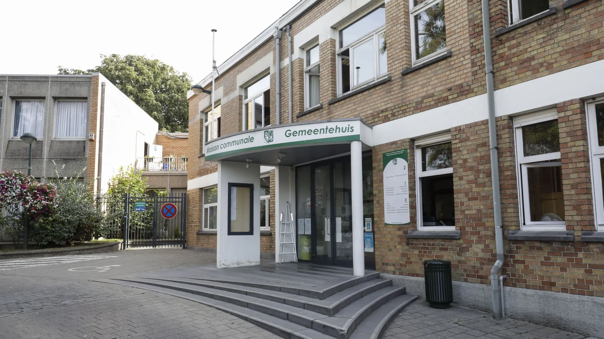 Incendie volontaire au commissariat de police de Berchem-Sainte-Agathe ...