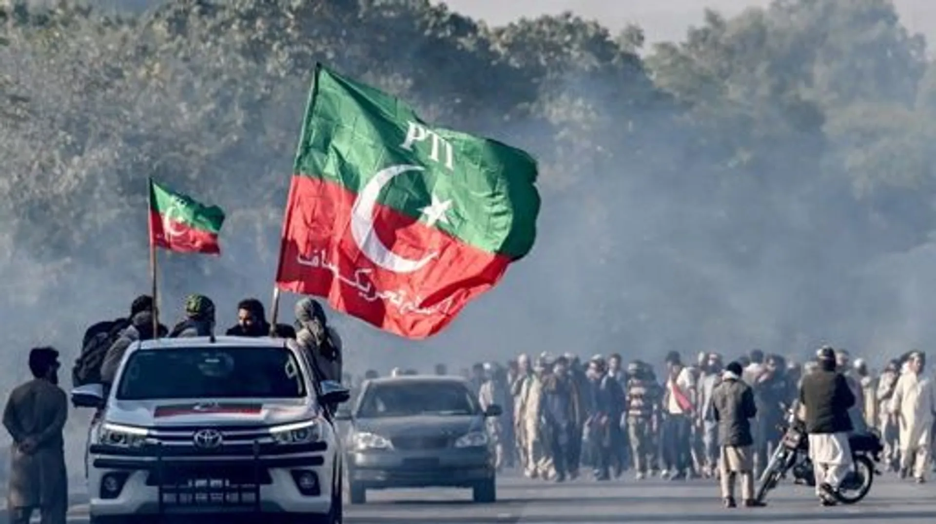 Pakistan : des milliers de partisans d’Imran Khan se dirigent vers ...