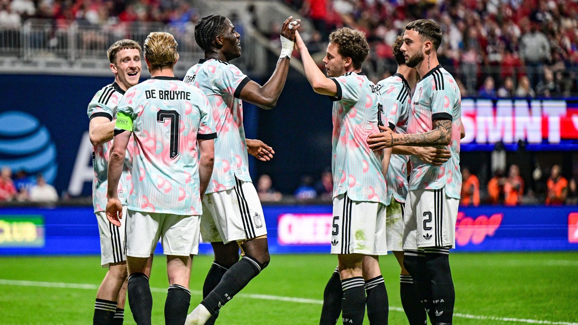 Deux mi-temps, deux visages : menés, les Diables Rouges corrigent les ...