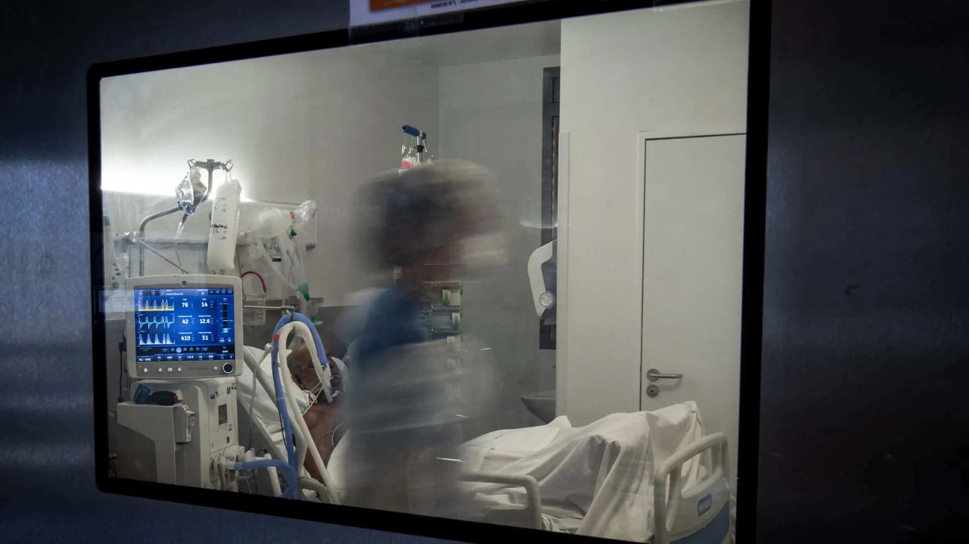 Un homme voyageait avec un faux certificat de test PCR : une peine de ...