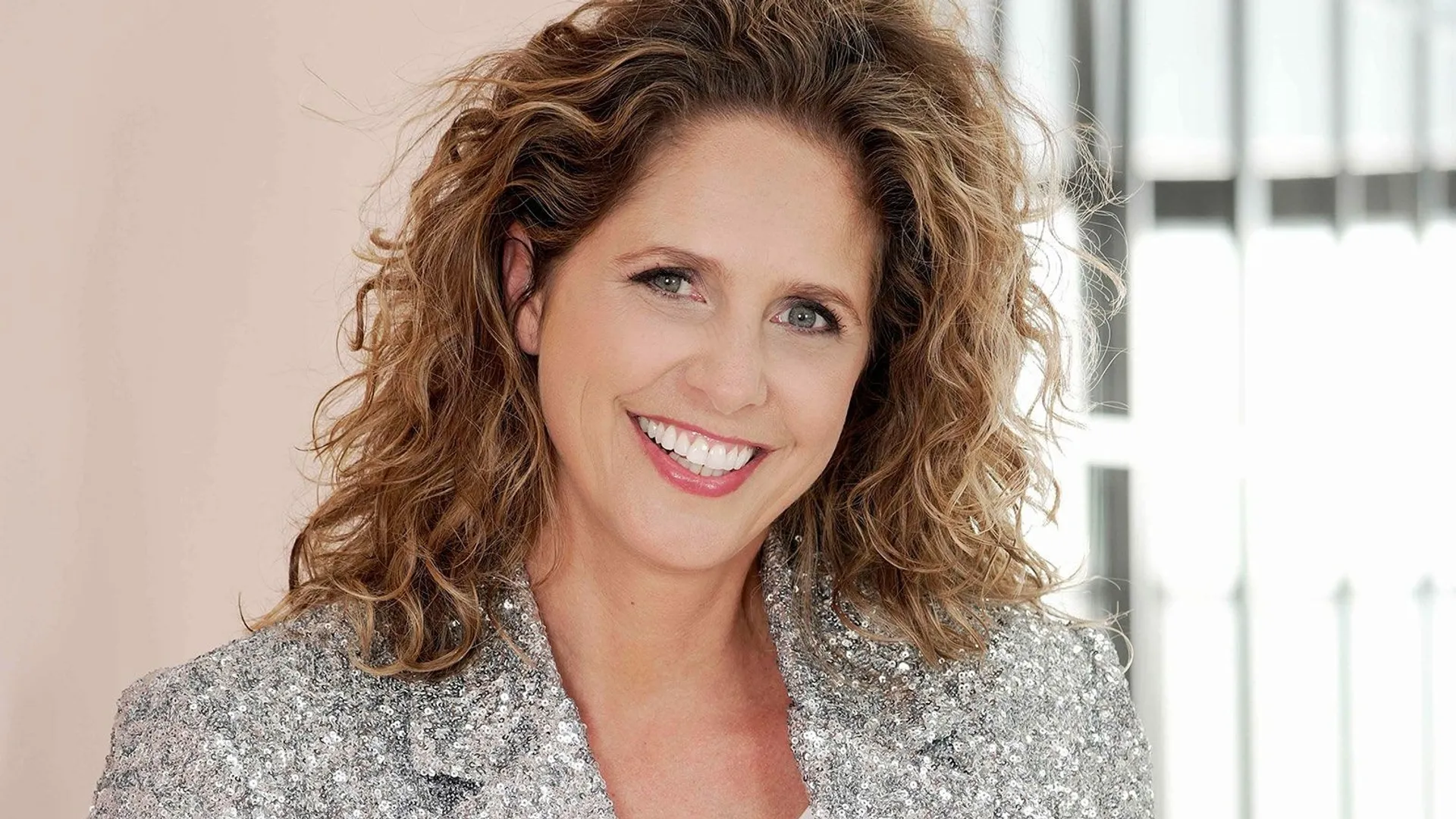 Sara De Paduwa s’engage à nouveau pour Viva for Life en 2025 - RTBF Actus