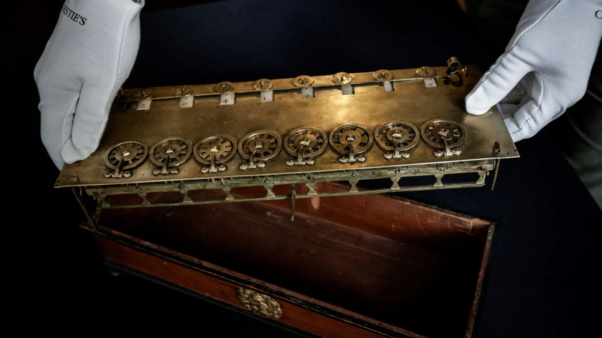 Une machine à calculer créée par Blaise Pascal mise aux enchères pour ...