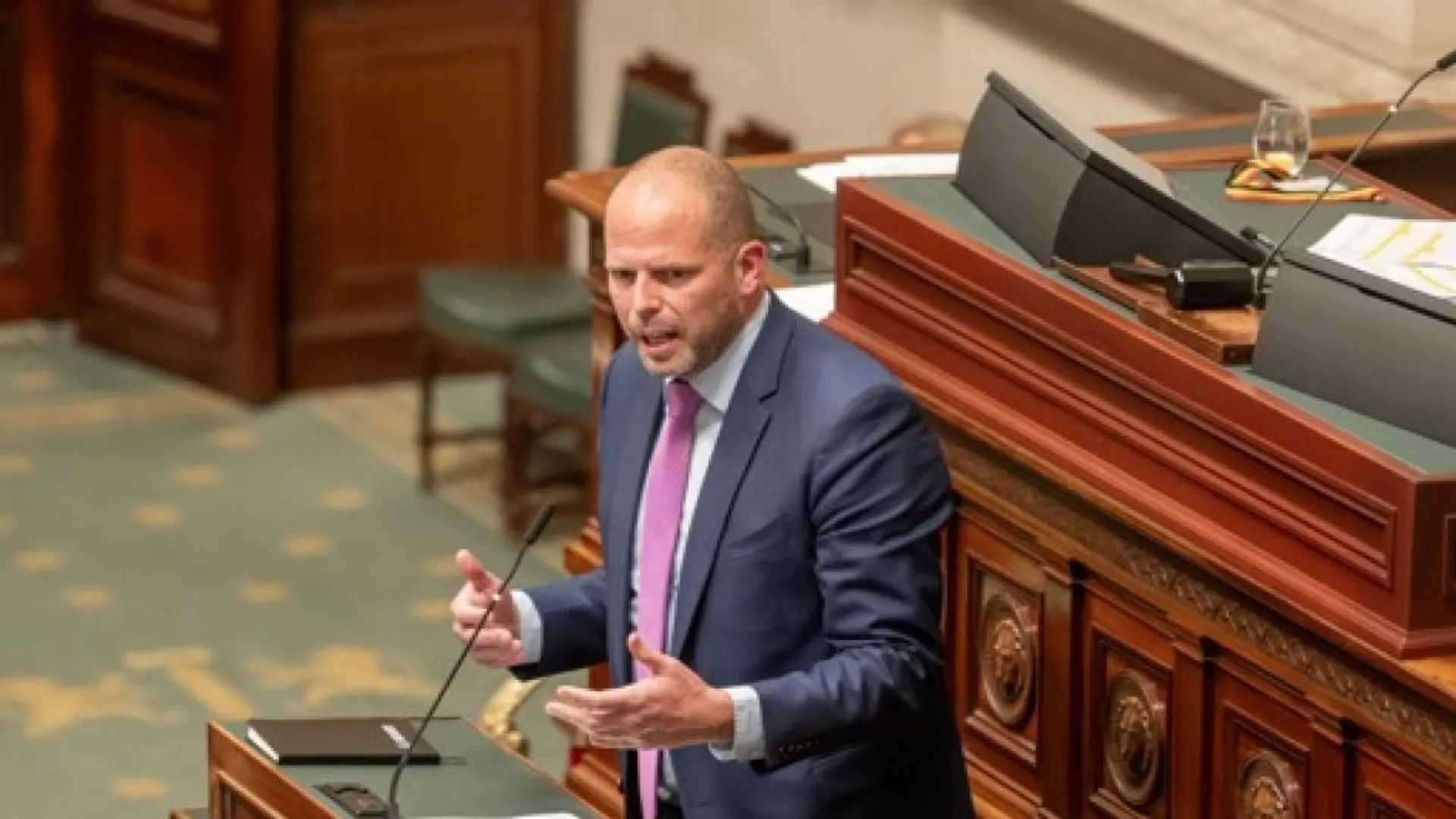 Le roi Philippe répond aux questions que les citoyens lui ont adressées ...