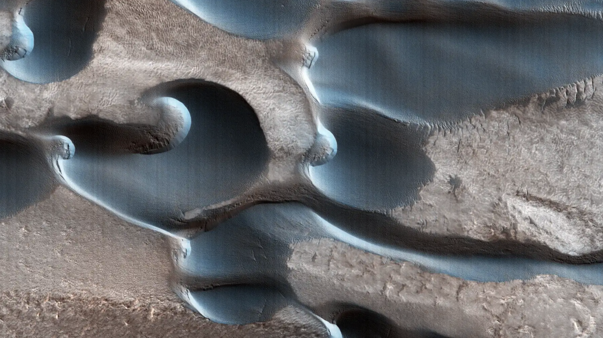 Mars : qu’est-ce qui a pu former ces dunes prises par le Mars ...