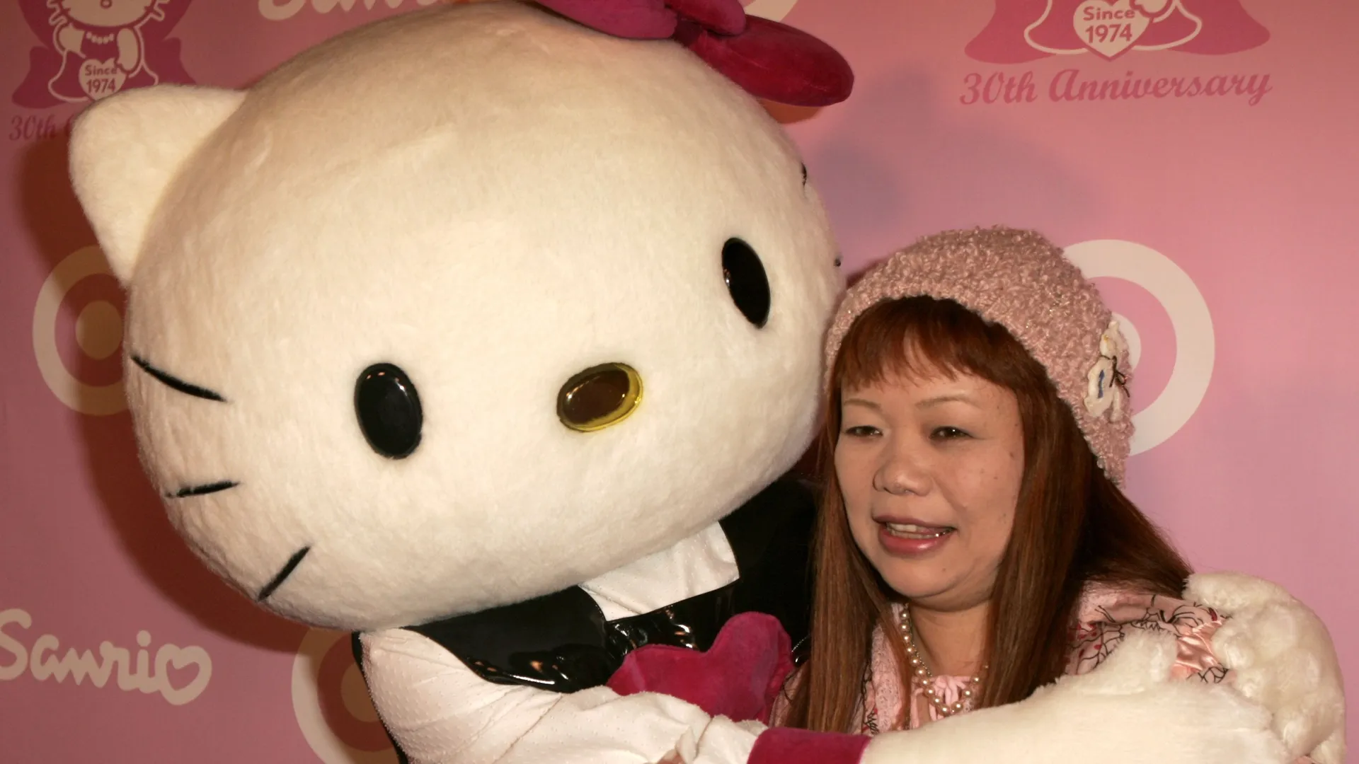 Après plus de 40 ans à designer Hello Kitty, Yuko Yamaguchi 'passe le ...