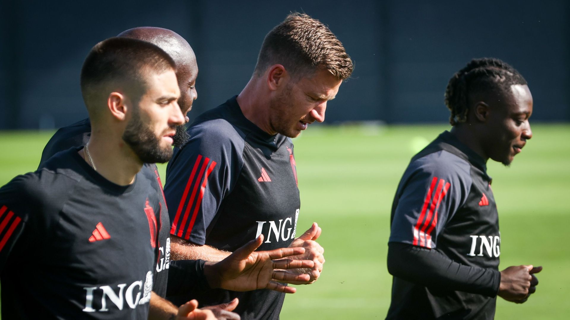 Diables Rouges : 24 joueurs au premier entrainement... un invité ...