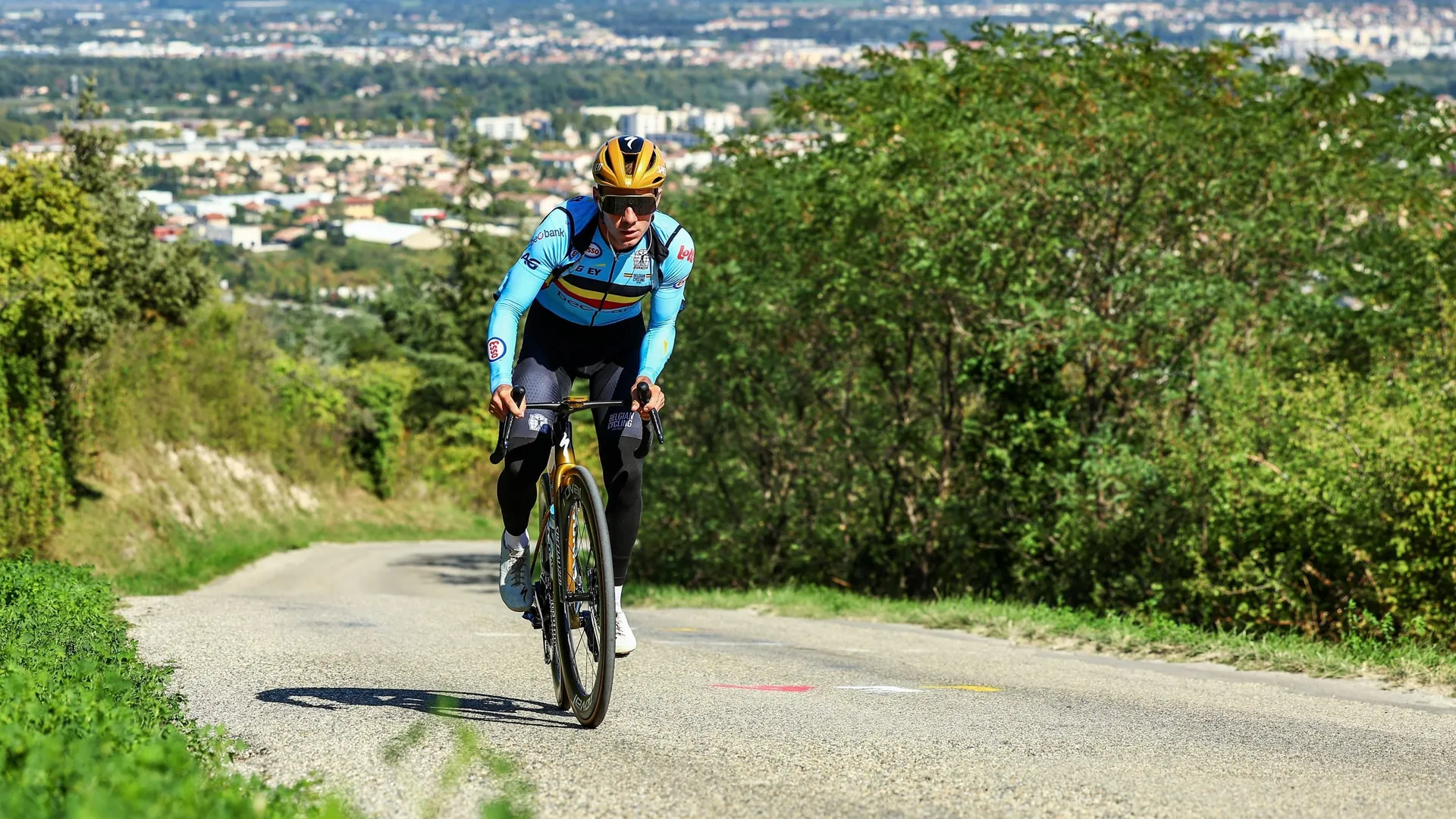 'Fils de Bâtard' : au Théâtre de Poche, Emmanuel De Candido se dévoile ...