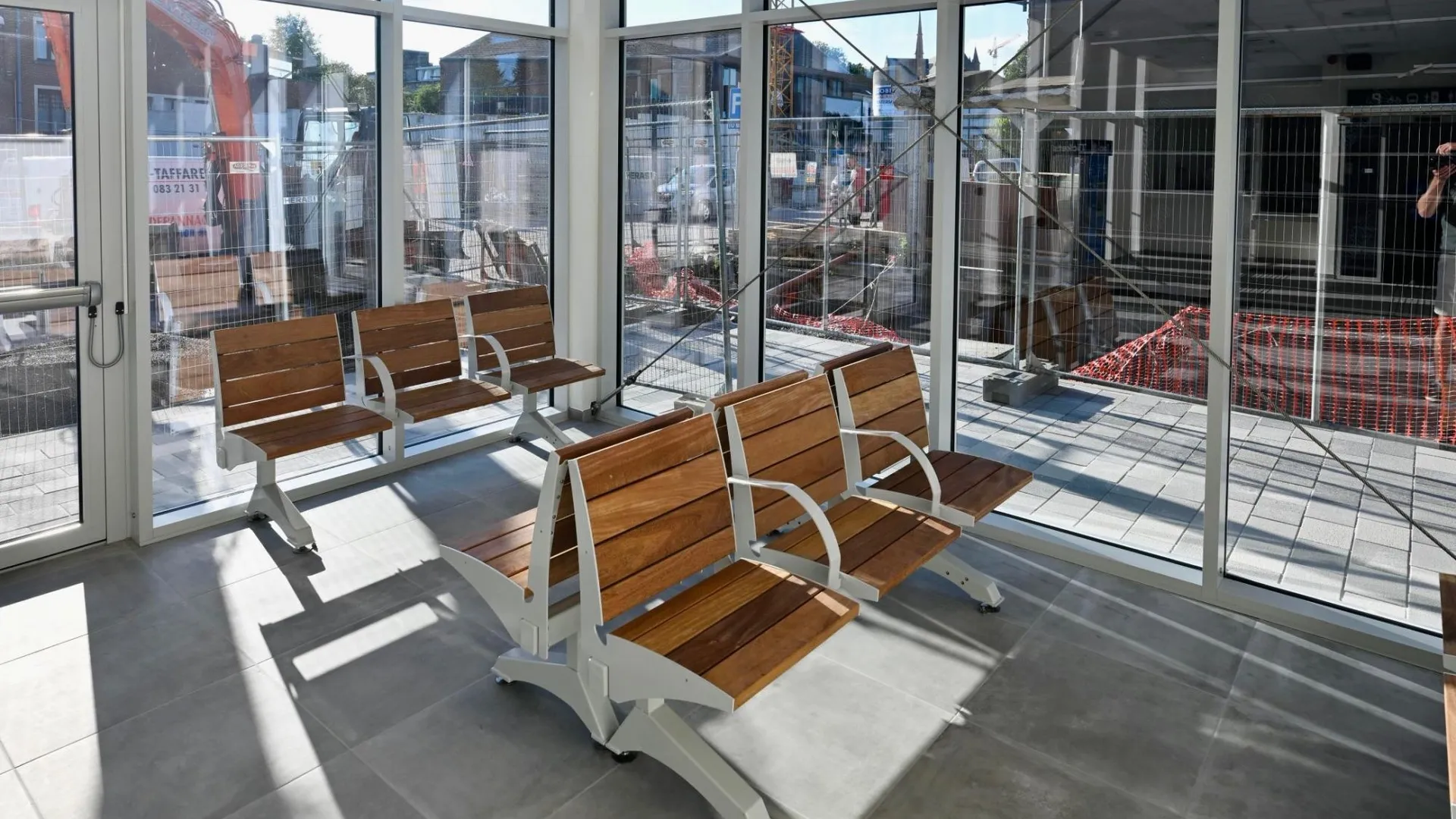 La gare de Ciney dispose d’un nouveau bâtiment pour accueillir les ...