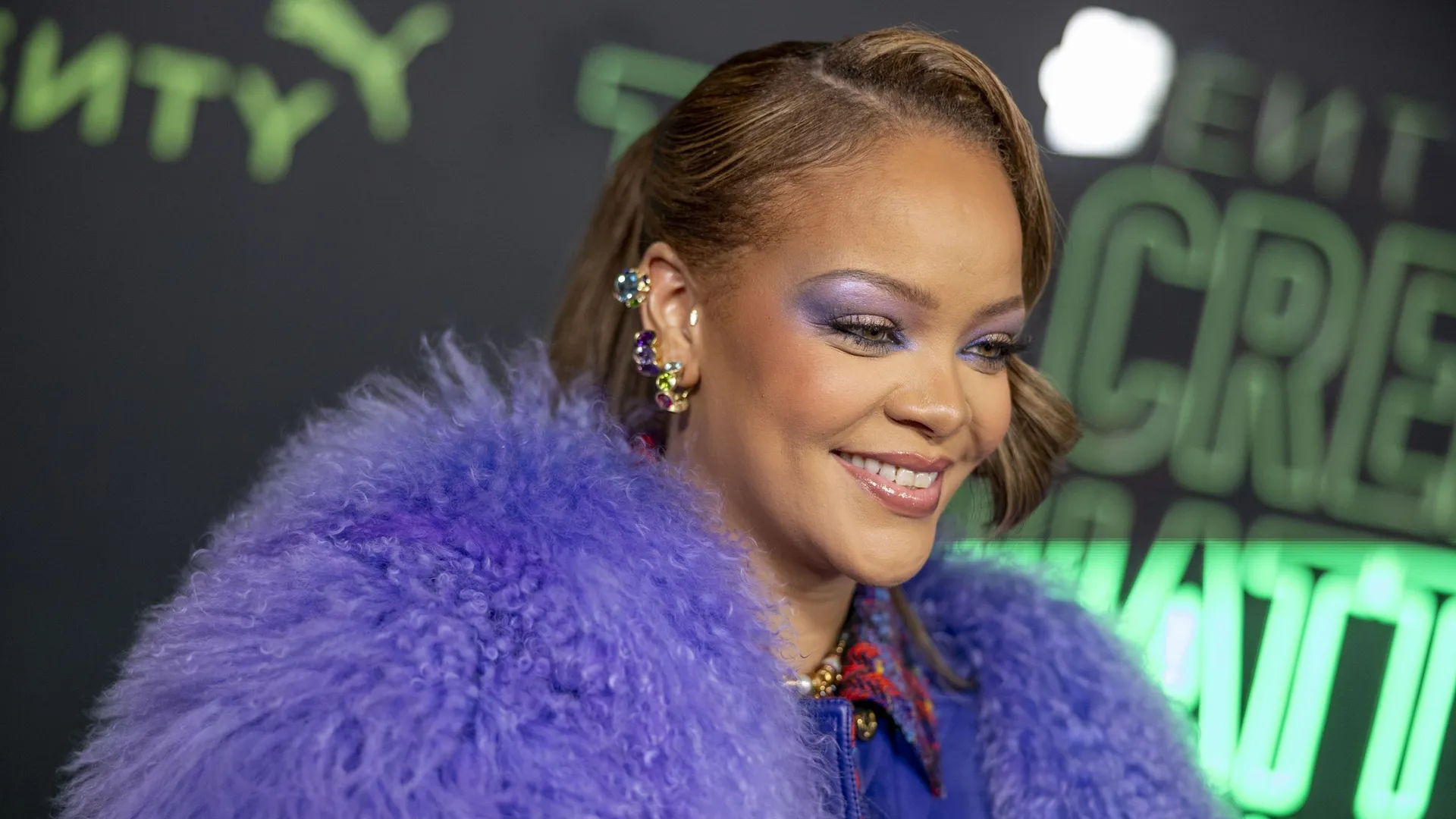 Super Bowl : Rihanna, enceinte, a chanté ses plus grands tubes pour son ...