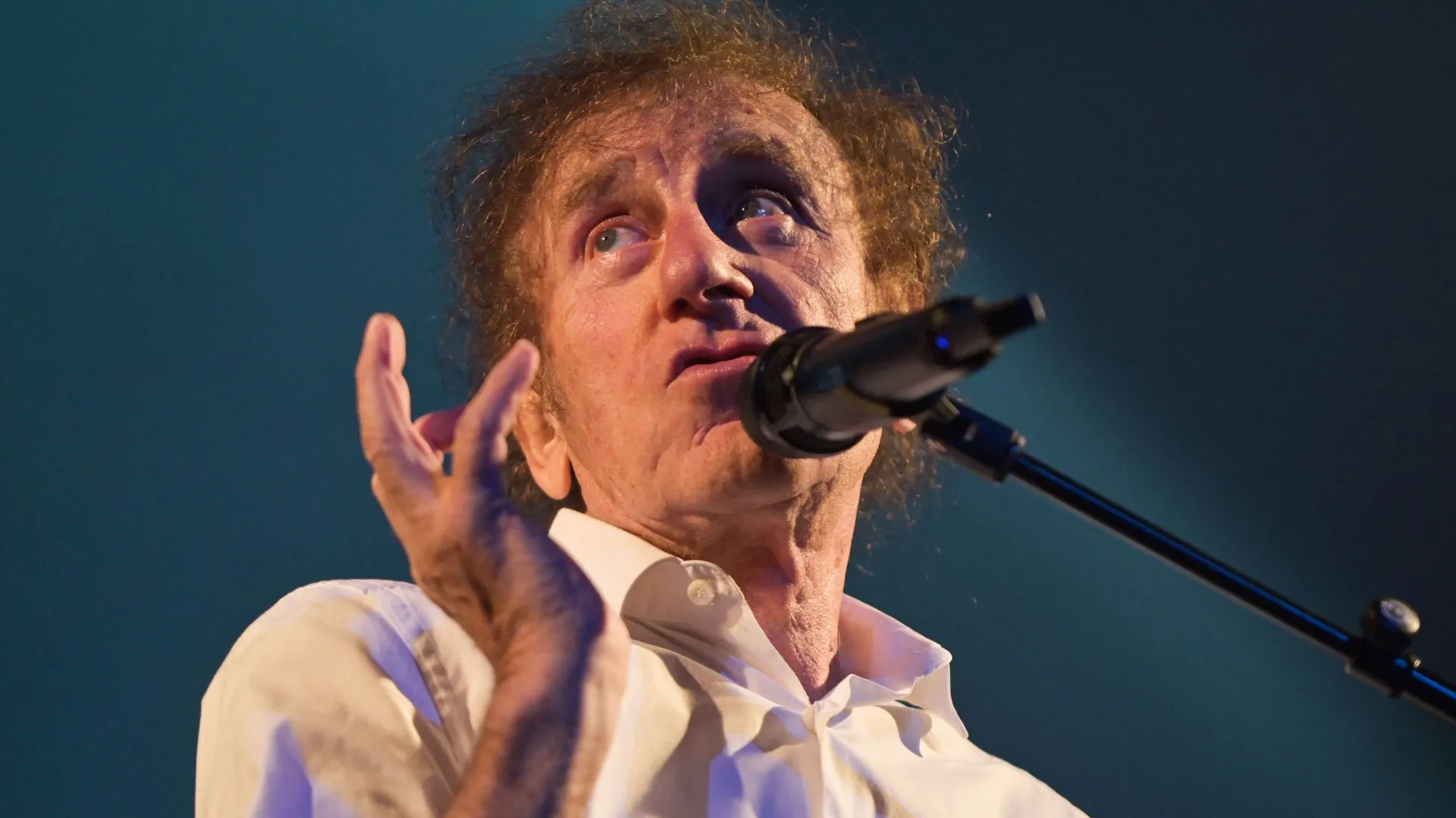 'Parachute doré' d'Alain Souchon : un regard plus décalé que militant ...