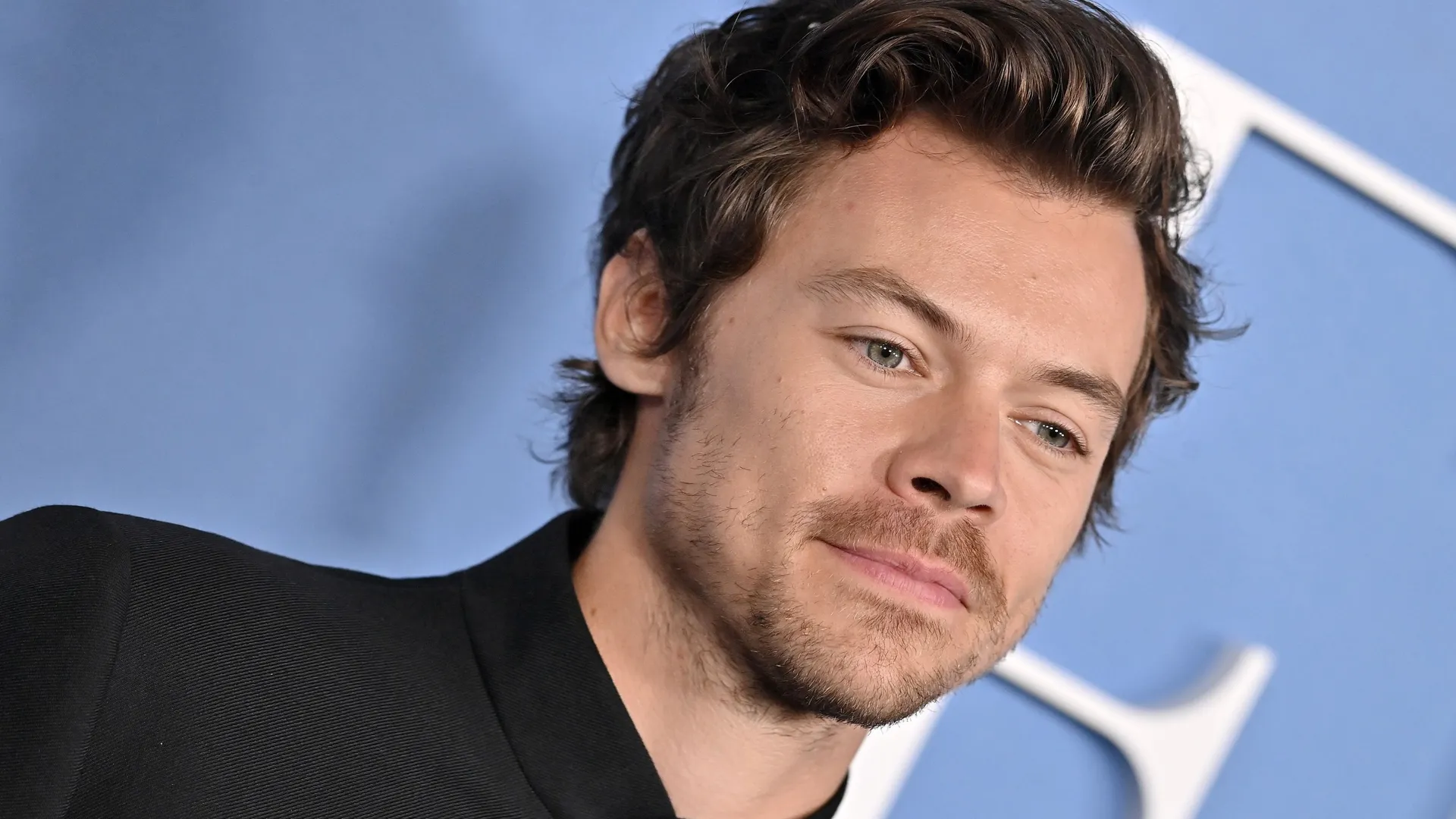 Elle envoie 8000 cartes à Harry Styles et termine en prison - RTBF Actus