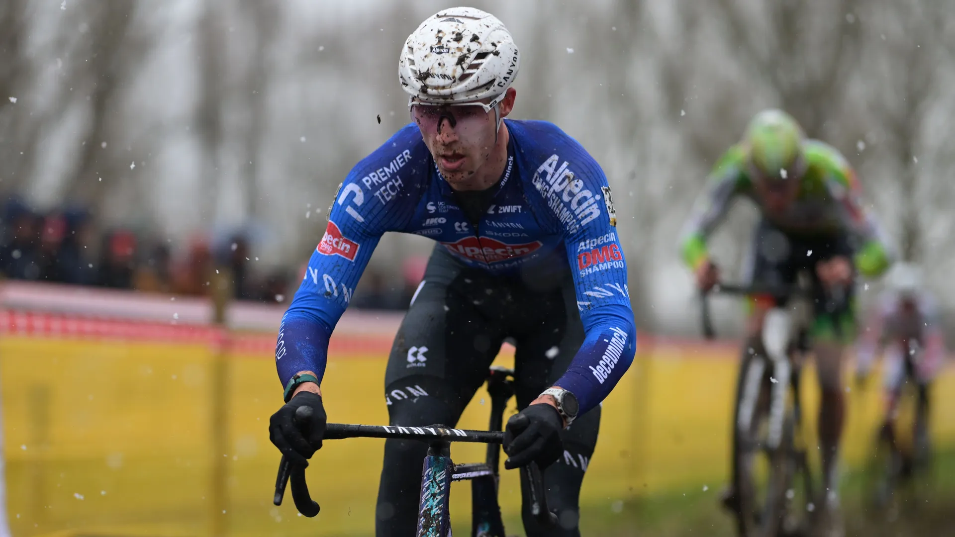 Cyclocross : Ceylin Alvarado profite des chutes et des erreurs de ...
