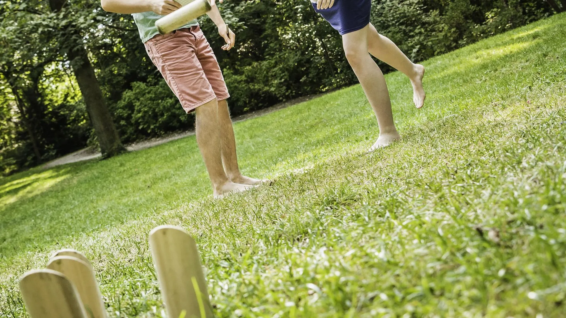 Le Molkky a encore plus de succès, jouez-y dehors avec vos enfants ...