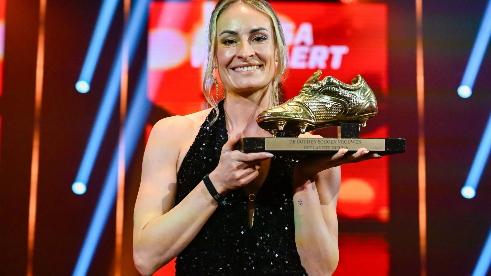 Red Flames : Tessa Wullaert inscrit un lob fantastique et continue à ...