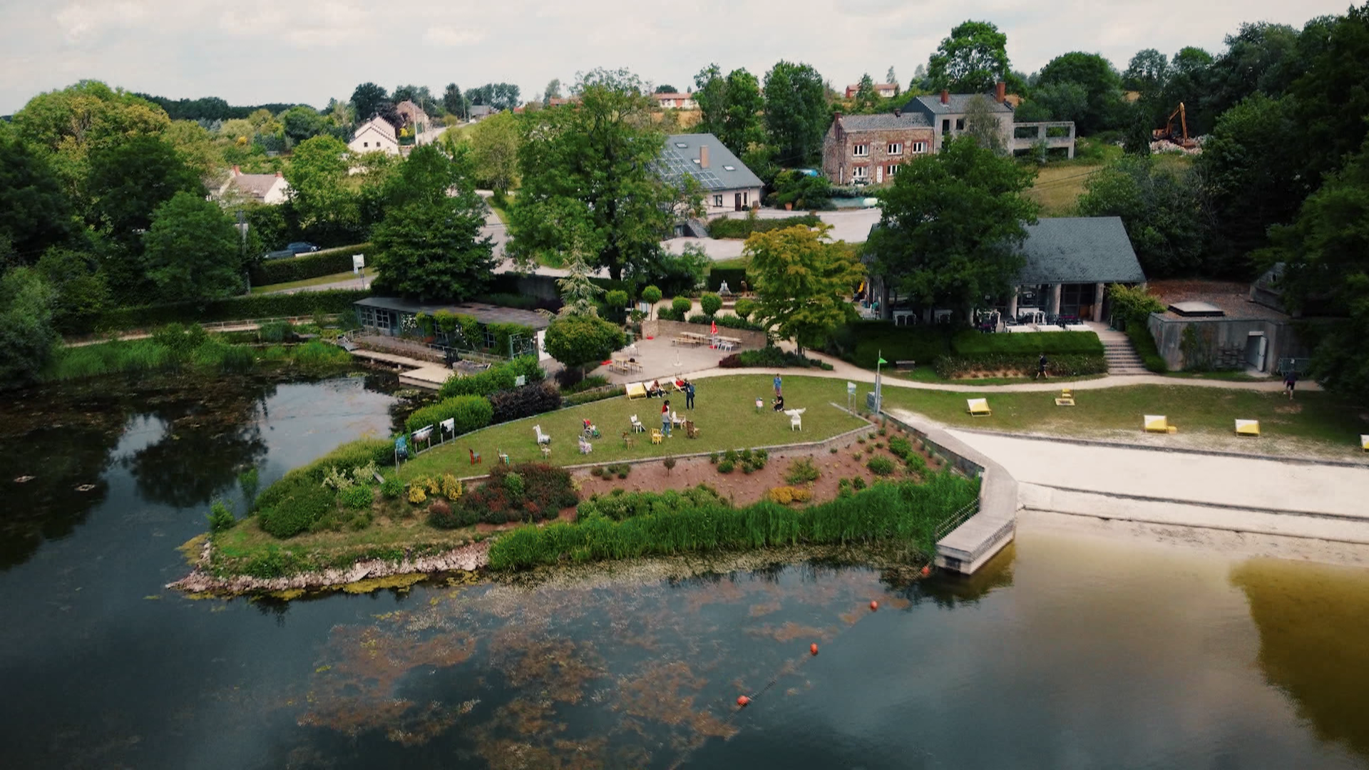 La parfaite destination d’automne : le lac de Bambois et ses 12 jardins ...