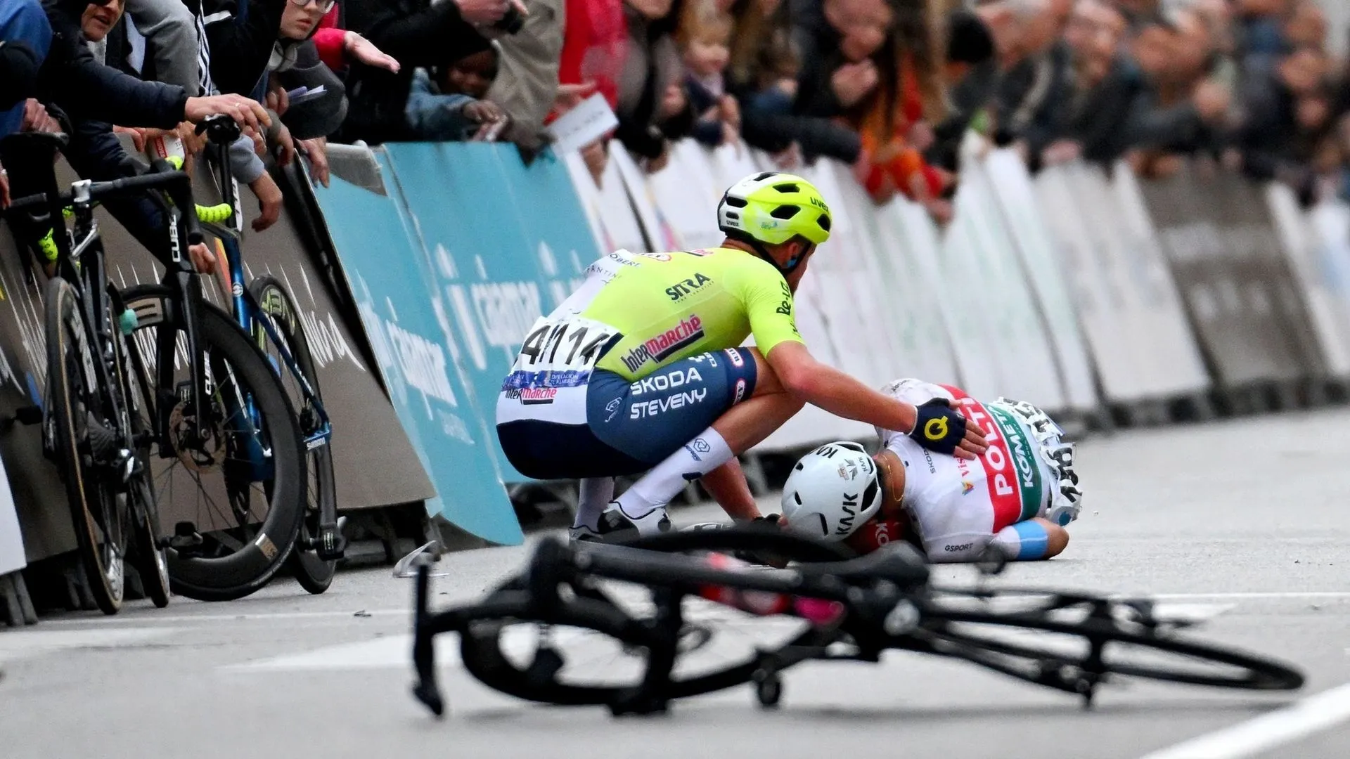 Et si la 'safety car' faisait son apparition sur les courses cyclistes ...