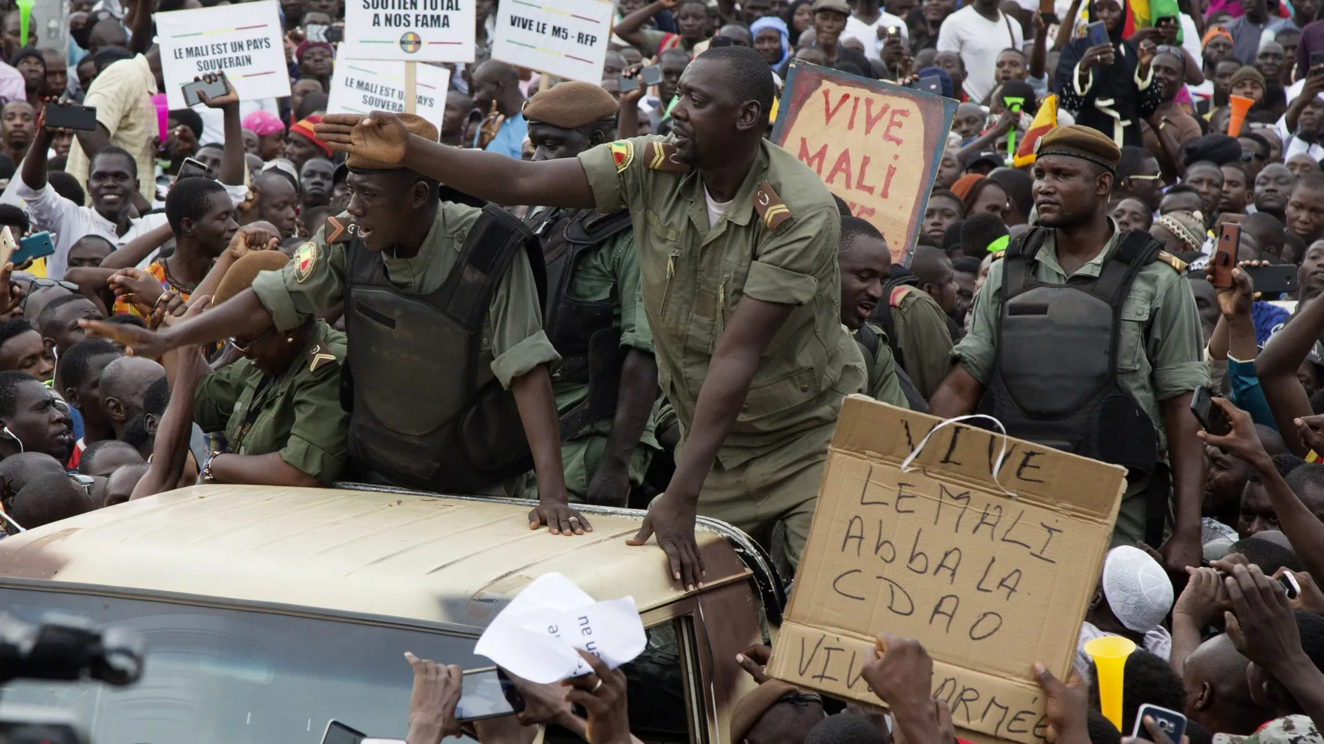 Coup d'Etat au Mali : pas d'accord sur un retour des civils au pouvoir ...