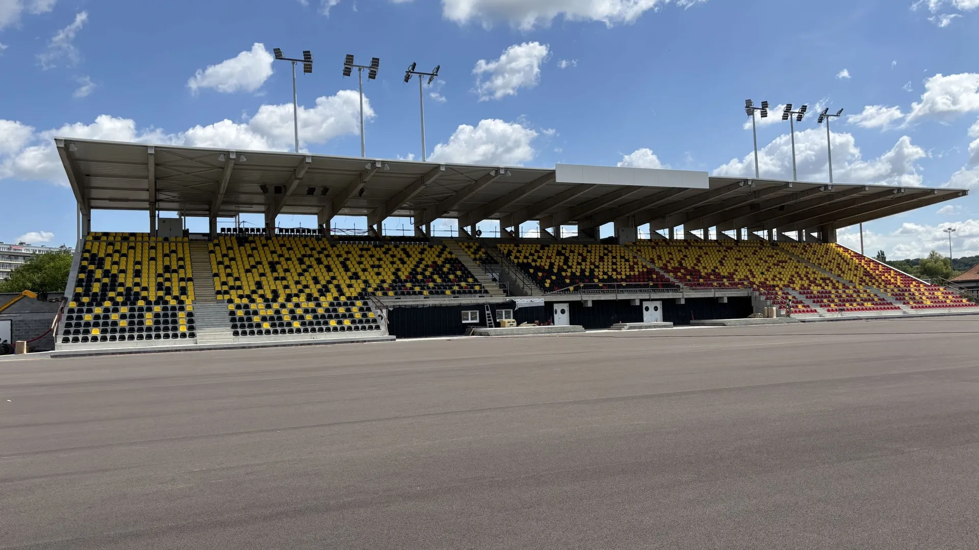 Wavre : le chantier du stade national de hockey bientôt prêt pour ...