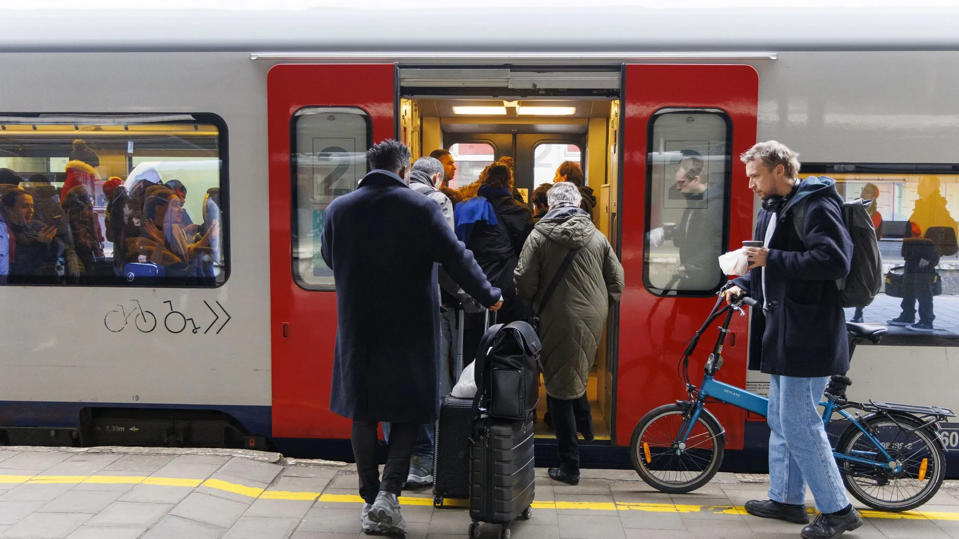 La SNCB choisit le constructeur espagnol CAF pour remplacer jusqu'à 600 rames, la filiale belge ...