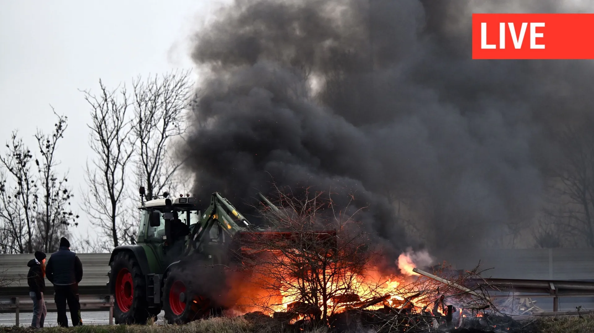 Relire notre direct – Les agriculteurs poursuivent leurs barrages sur ...