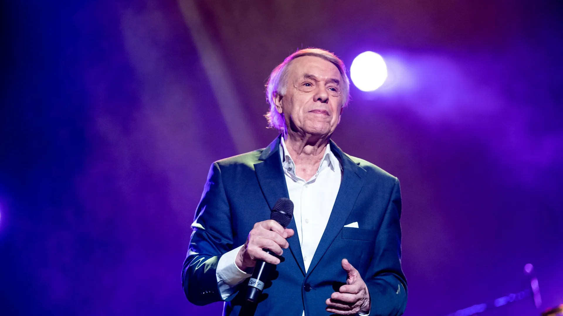 Salvatore Adamo sort une reprise improbable de Gilbert O'Sullivan, avec ...