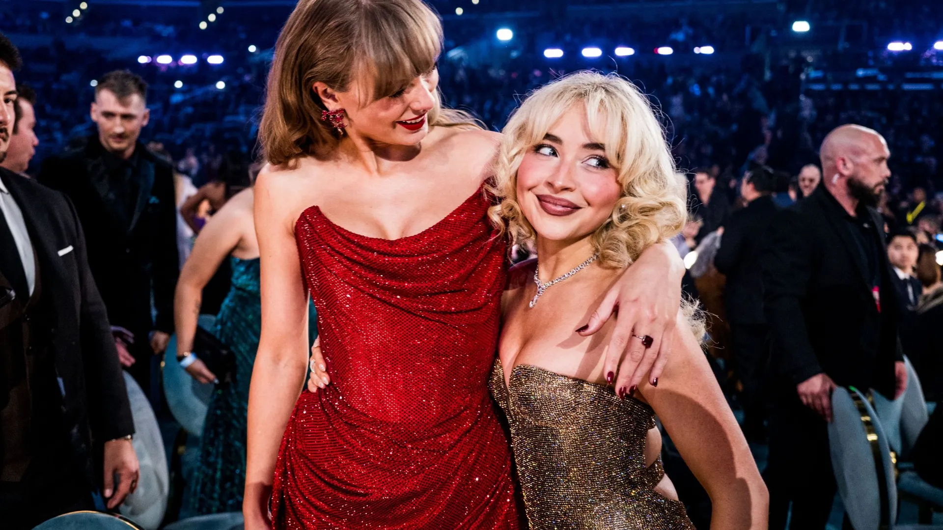 Taylor Swift Choque Divise Et Fait Danser Avec The Life Of A Showgirl