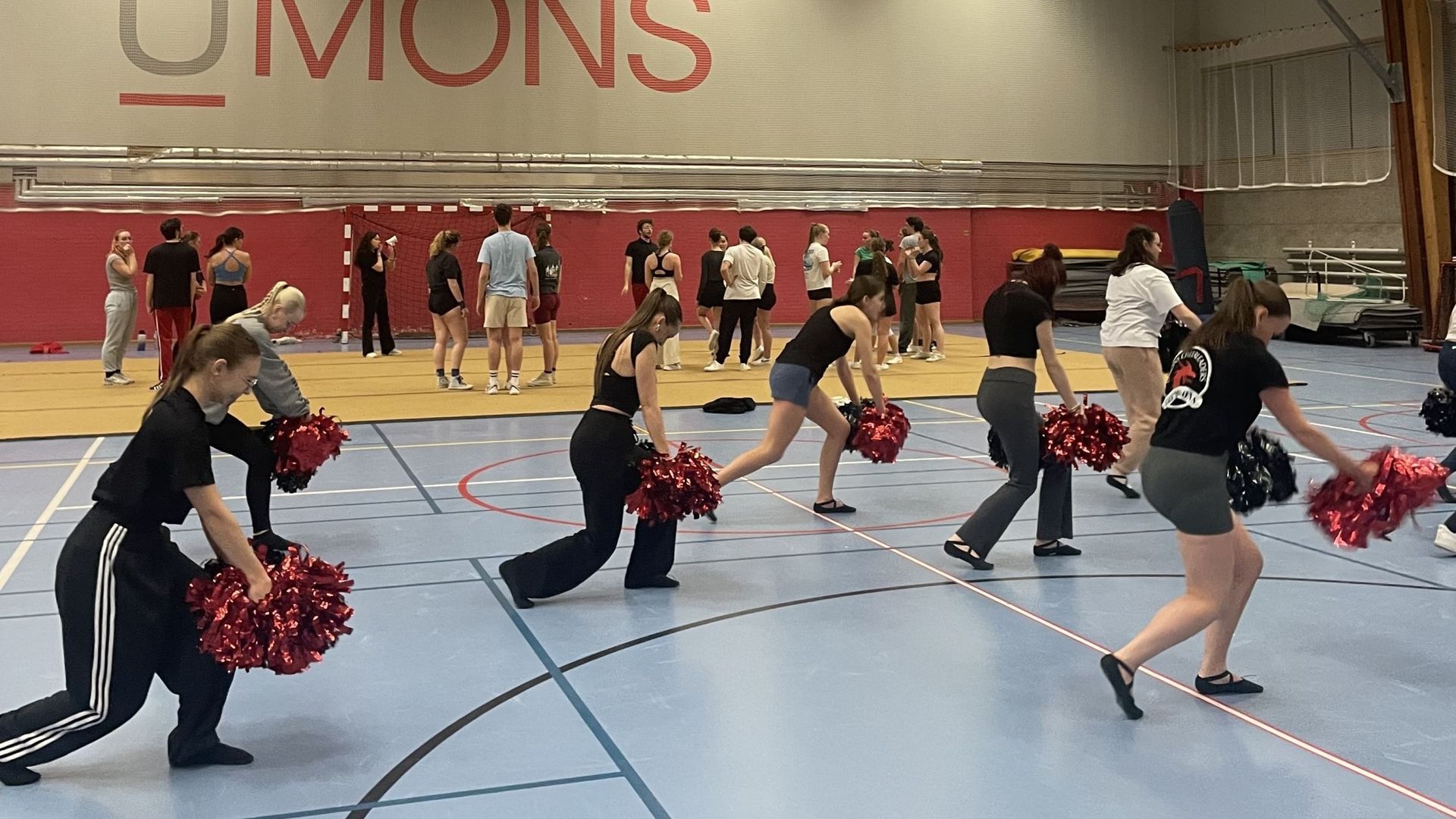 Qu’est-ce que le cheerleading ? Découverte de ce sport américain avec ...