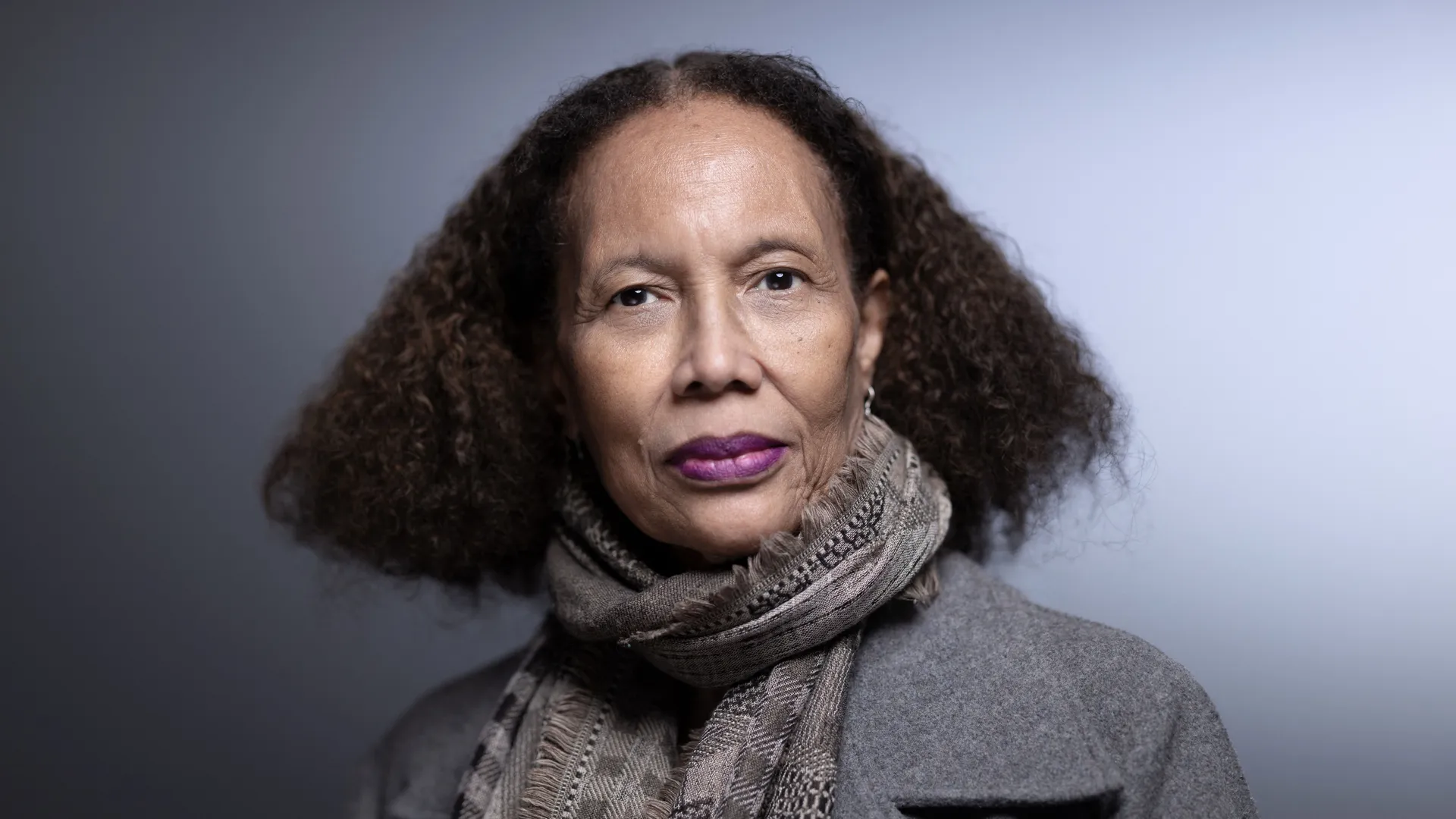 Freida McFadden frappe déjà fort après sa célèbre série littéraire, 'La Femme de ménage' - RTBF ...