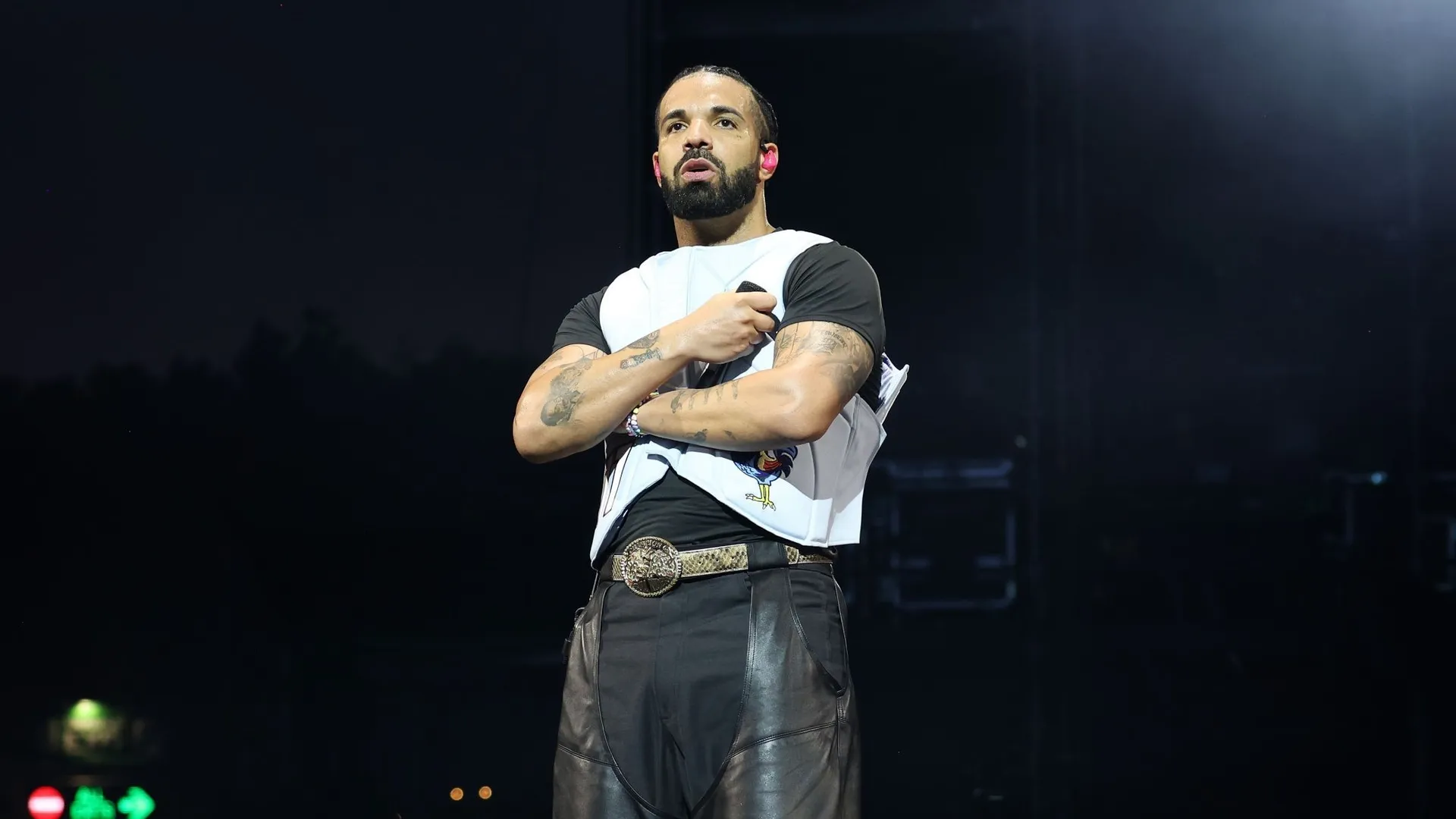 Avec ses 3 albums sortis le même jour, Drake bat un record historique ...