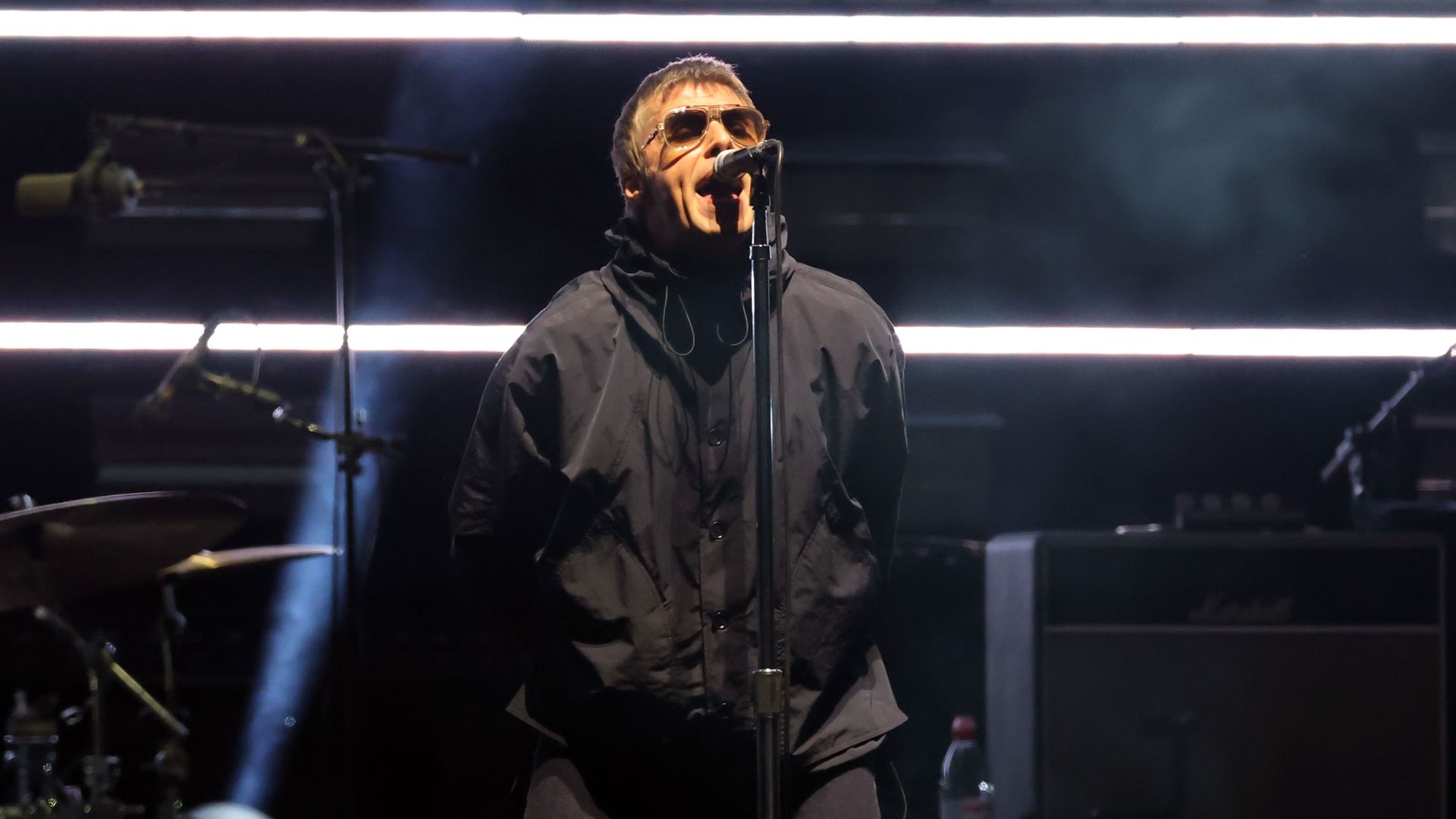 Oasis en Corée du Sud : Mike Moore remplace le guitariste Bonehead pour ...