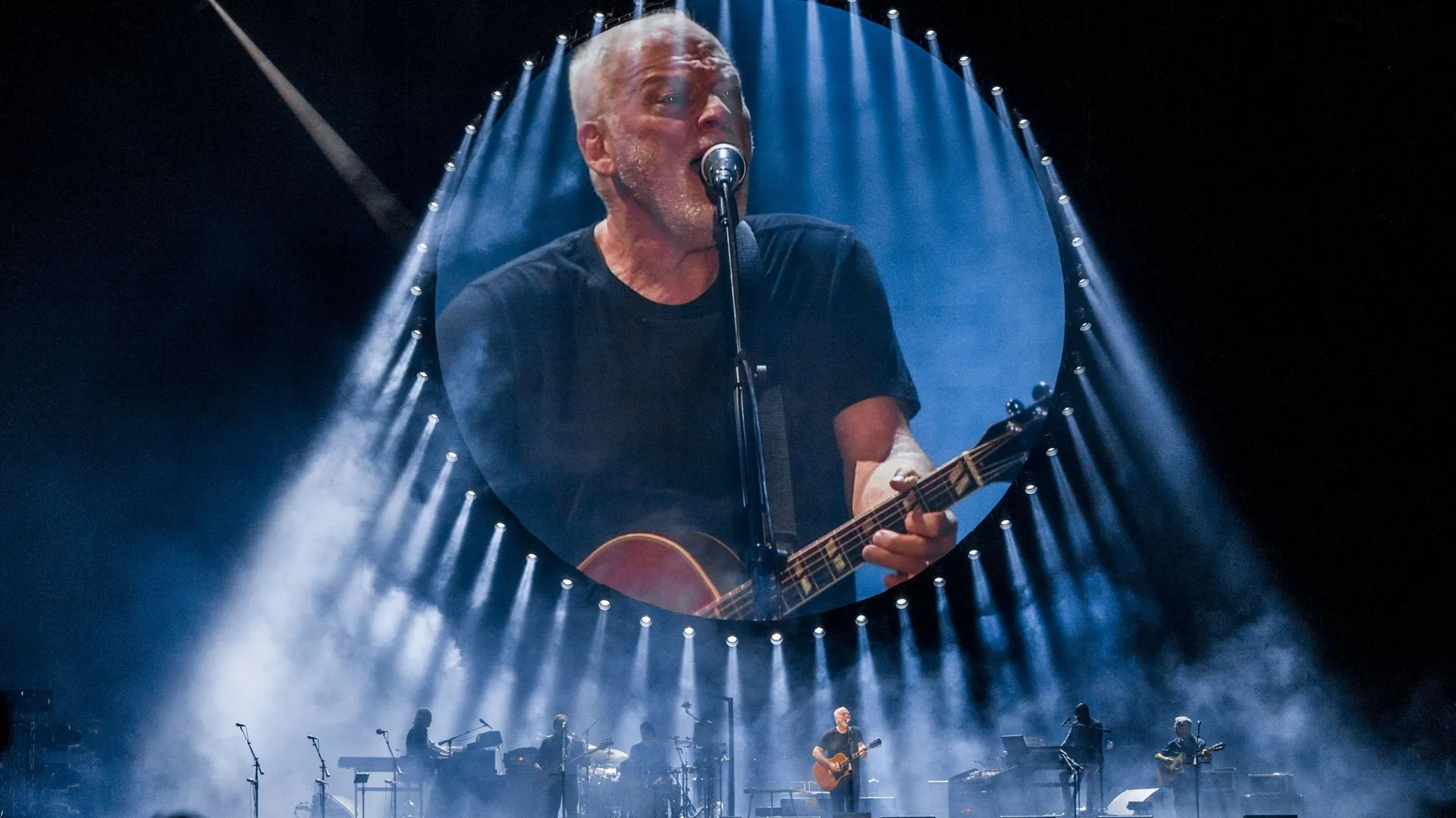 David Gilmour invite sa fille Romany au chant et à la harpe sur son ...