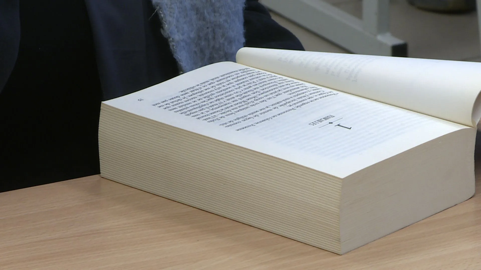 Les jeunes lisent moins, et moins longtemps, comment inverser la tendance ? - RTBF Actus