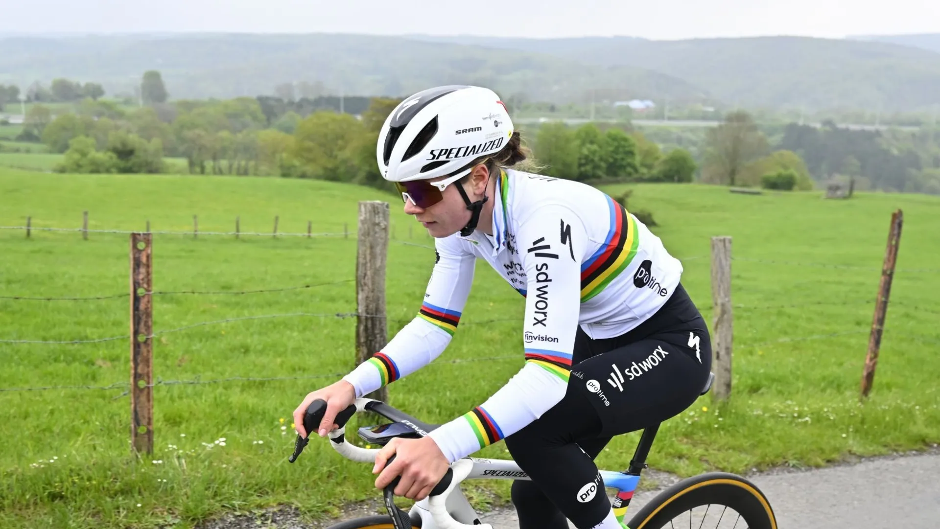 Anonib-me if you enjoy voluptuous women with large bosoms