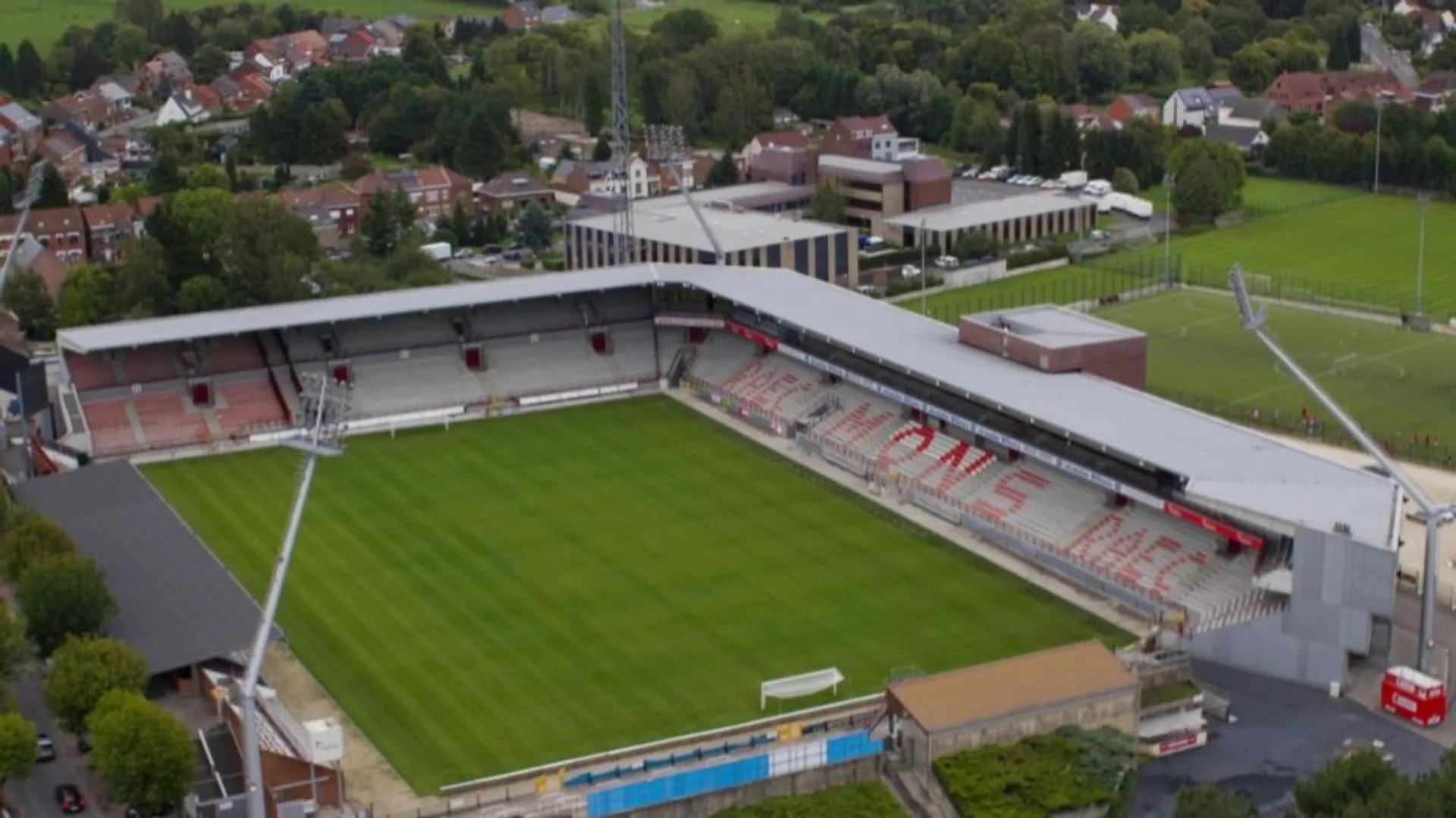 Mons : le stade de football pèse lourd dans les finances, la ville veut ...