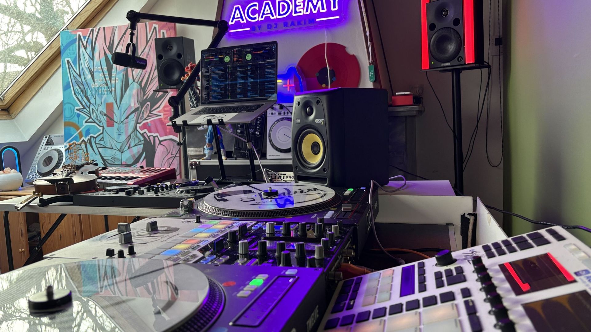 Deviens DJ grâce à RAKIM & son académie située à Bruxelles - RTBF Actus