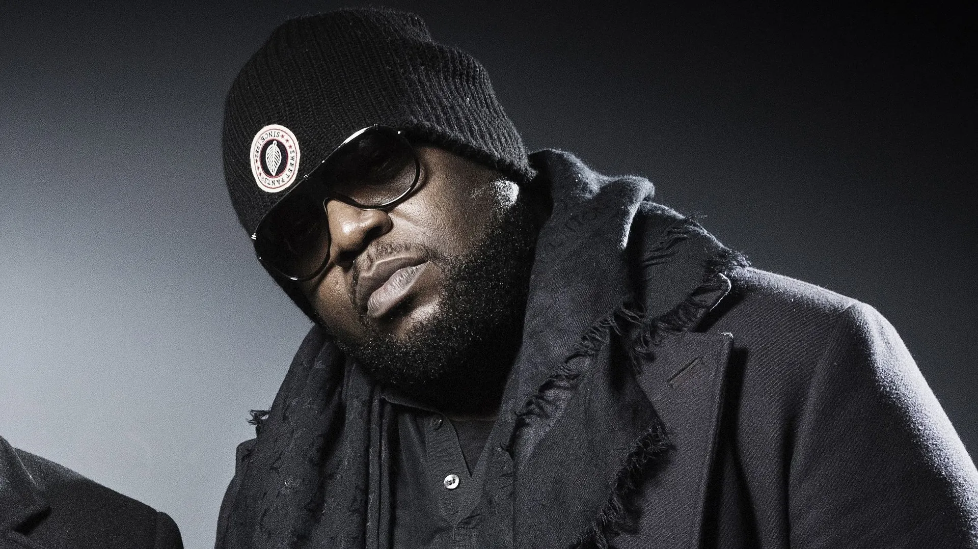 Le rappeur français Jul, maître du streaming en 2025, dévoile un double ...