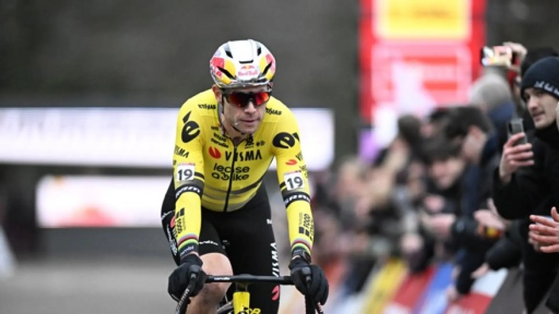 Wout van Aert déçu après sa deuxième place au sprint à Heusden-Zolder ...