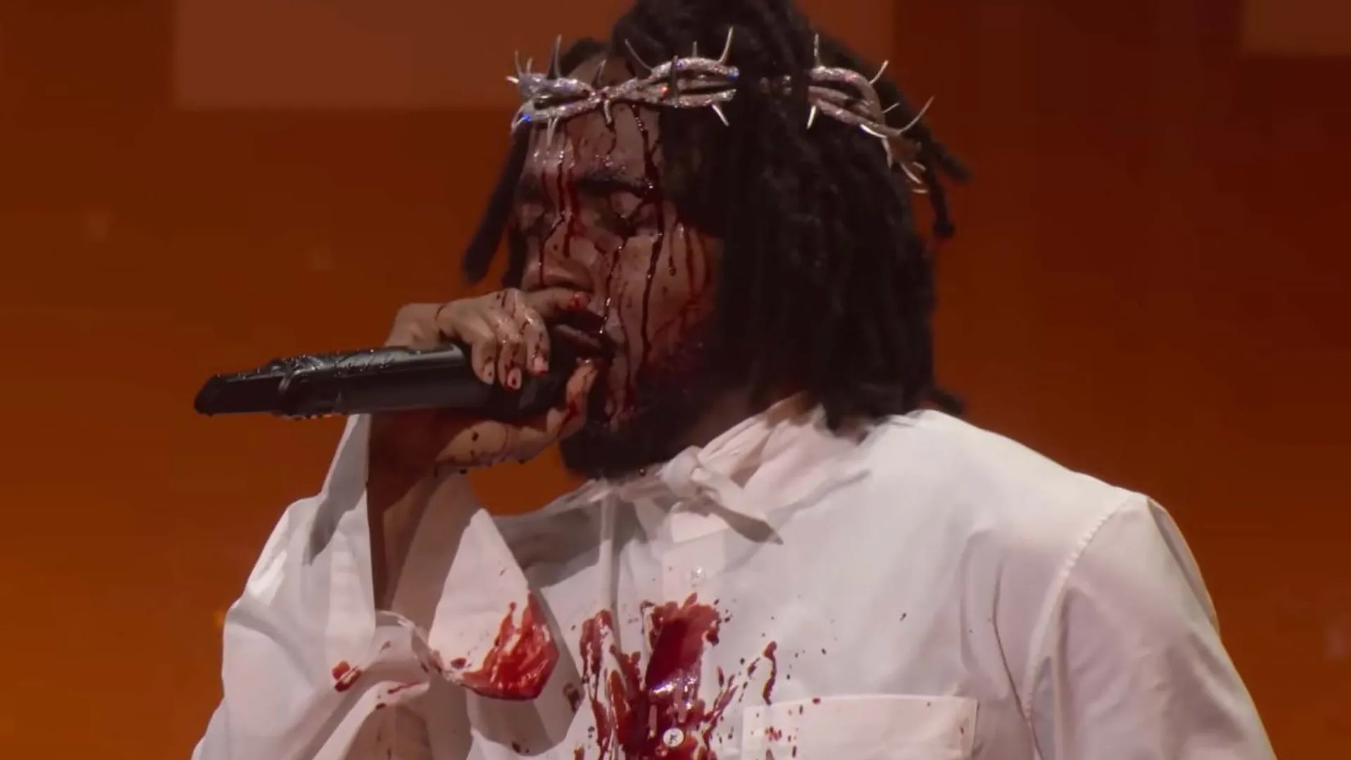 Halsey annonce être atteinte d’un cancer dans un post qui fend le cœur ...