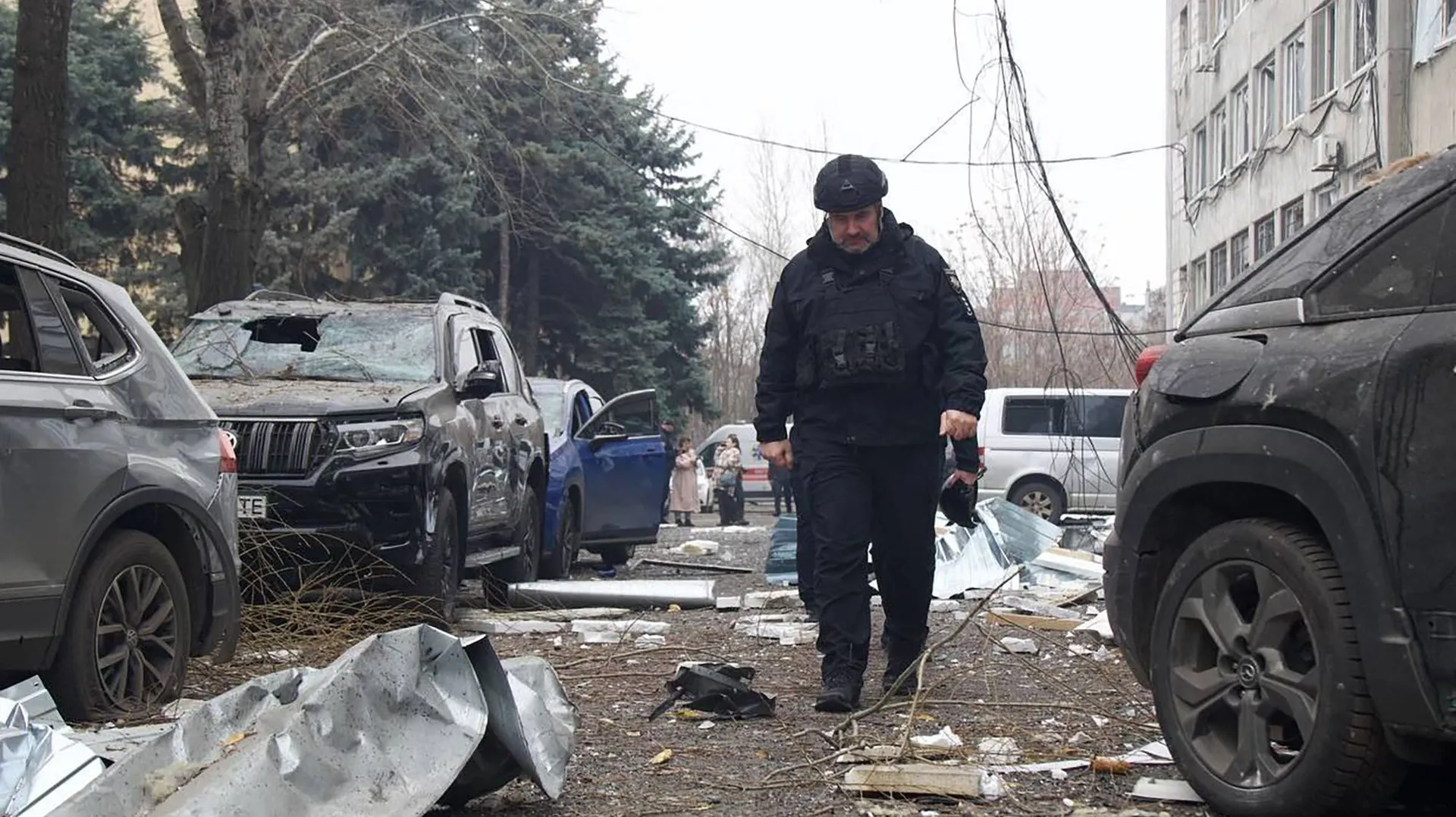 Ukraine : lors de la minute de silence quotidienne, 'les passants se ...