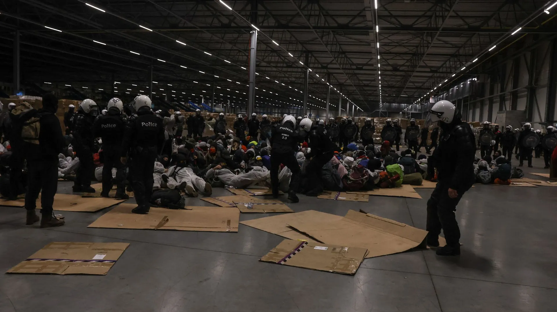 Les activistes de Code Rouge ont quitté l'aéroport de Liège après une ...