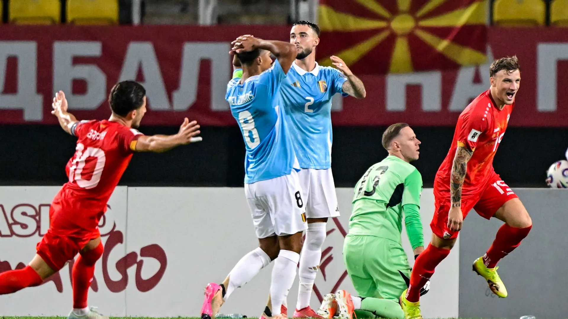 Doku trop seul, des cadres discrets et une charnière bancale : les ...
