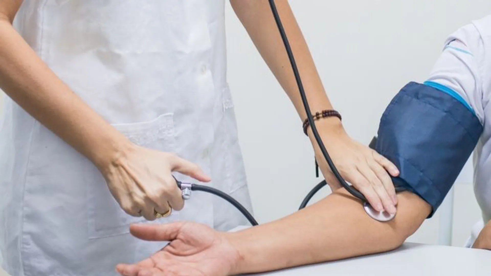 L’hypertension est souvent asymptomatique : comment peut-on la repérer ...