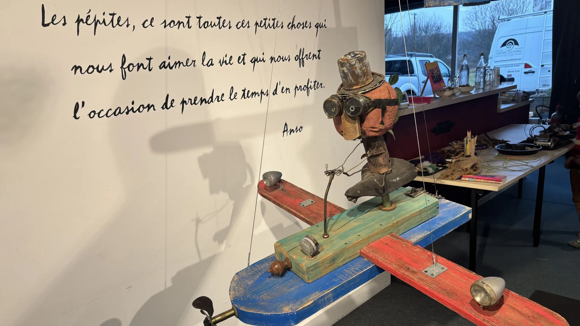 Christian Voltz expose ses 'trésors minuscules' à l'espace culturel de ...