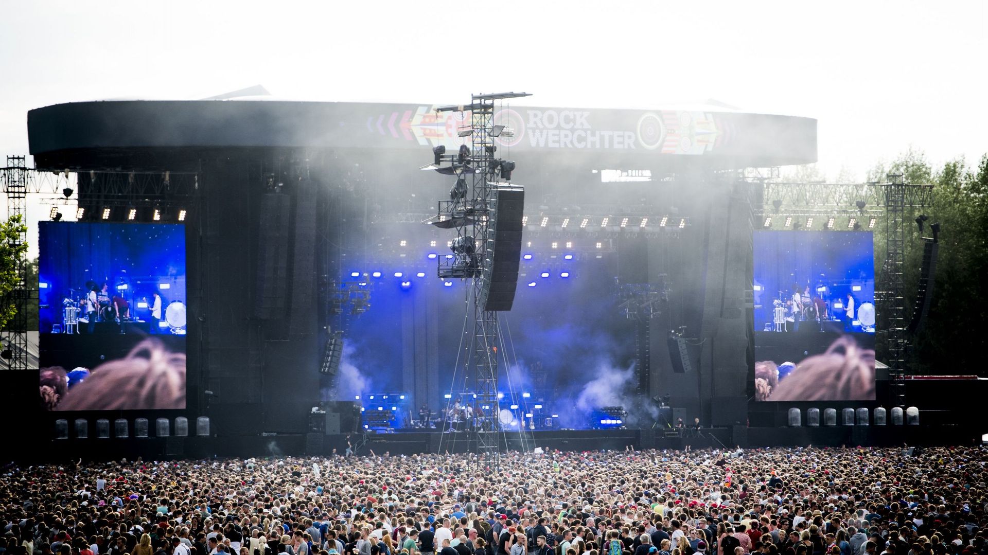 La rappeuse anversoise Coely lance le deuxième jour de Rock Werchter ...