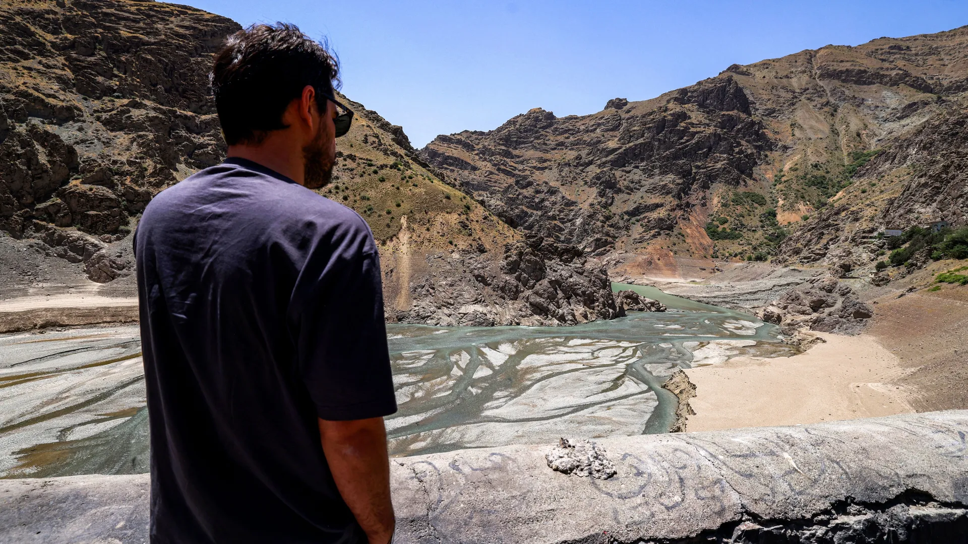 Iran : le principal barrage en eau alimentant Téhéran pratiquement à ...