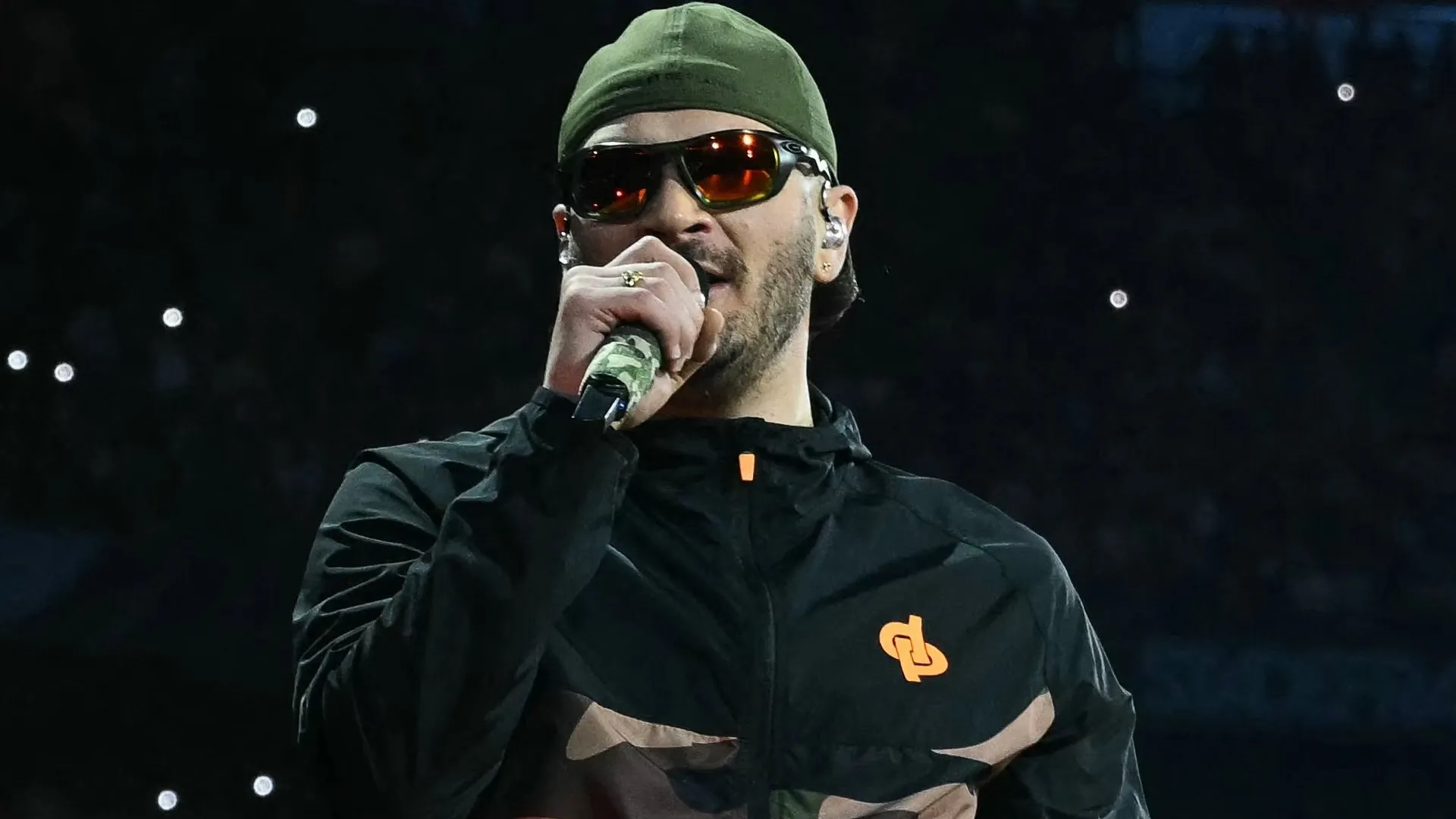 Le rappeur français Jul, maître du streaming en 2025, dévoile un double ...