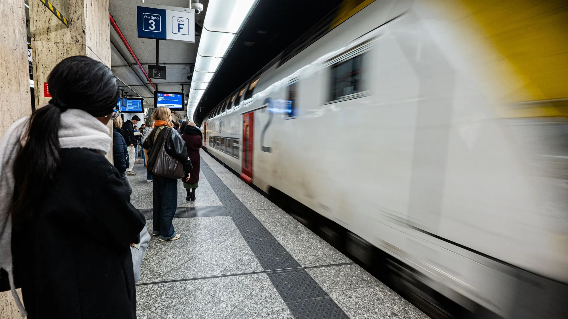 Bpost : les facteurs en grève ce vendredi à Liège et Seraing - RTBF Actus