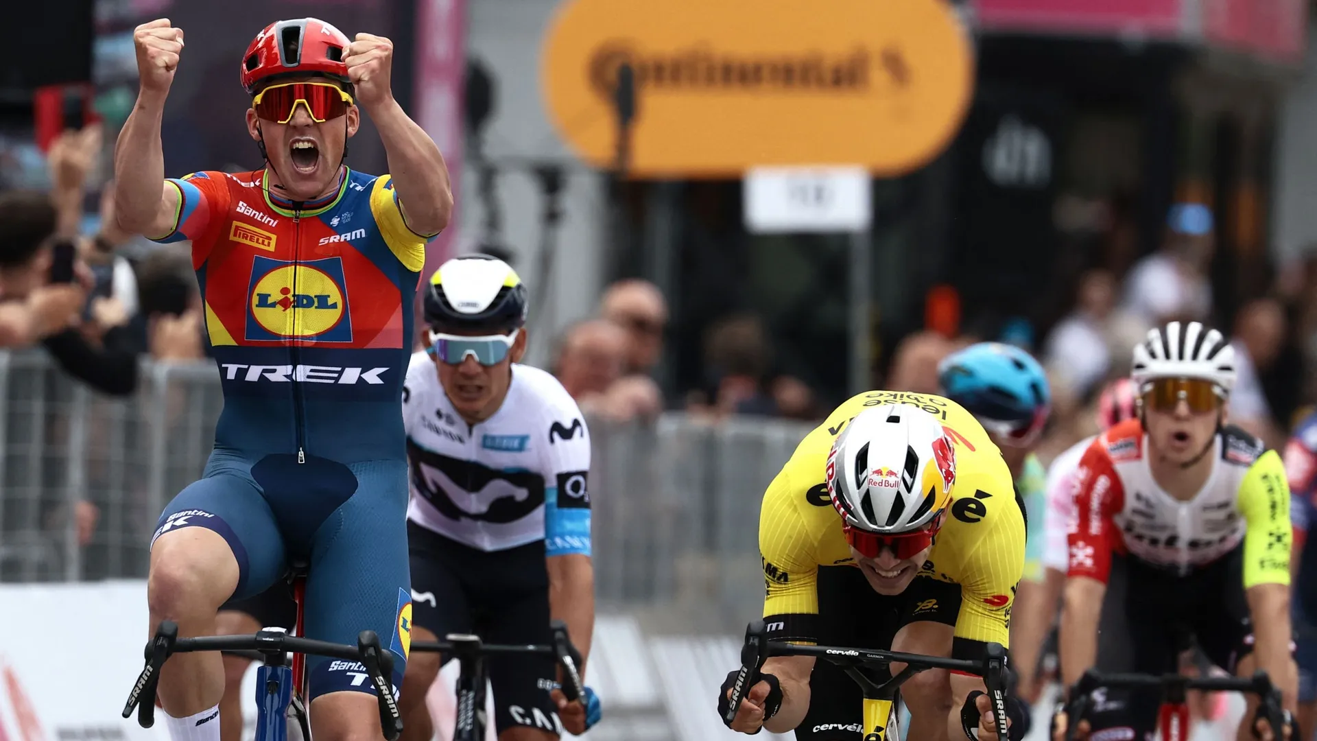 Jean Dujardin, nouveau partenaire de George Clooney dans la saga ...