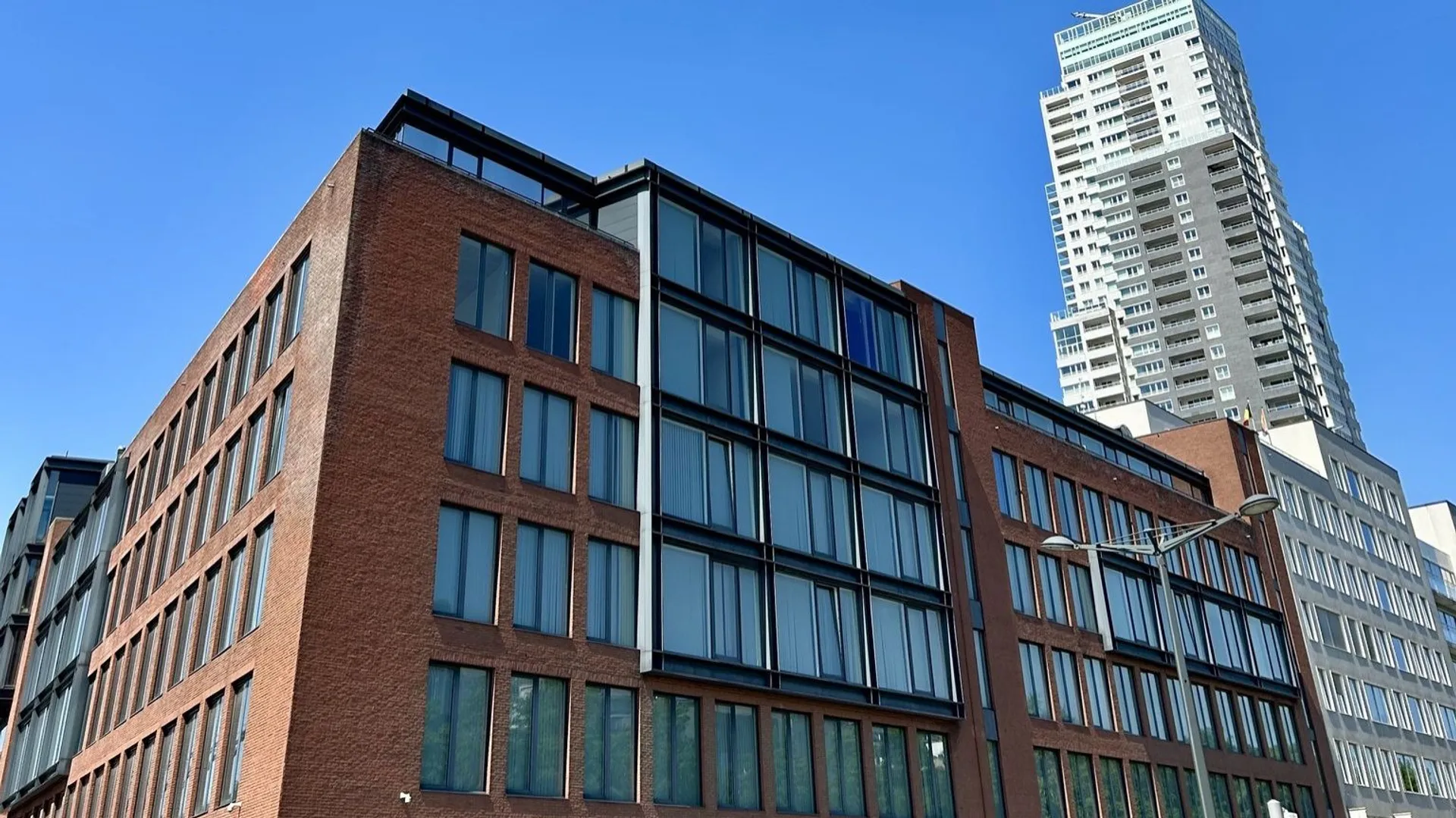 Nivelles : l’IPET inaugure un nouveau bâtiment scolaire moderne, fonctionnel et durable - RTBF Actus