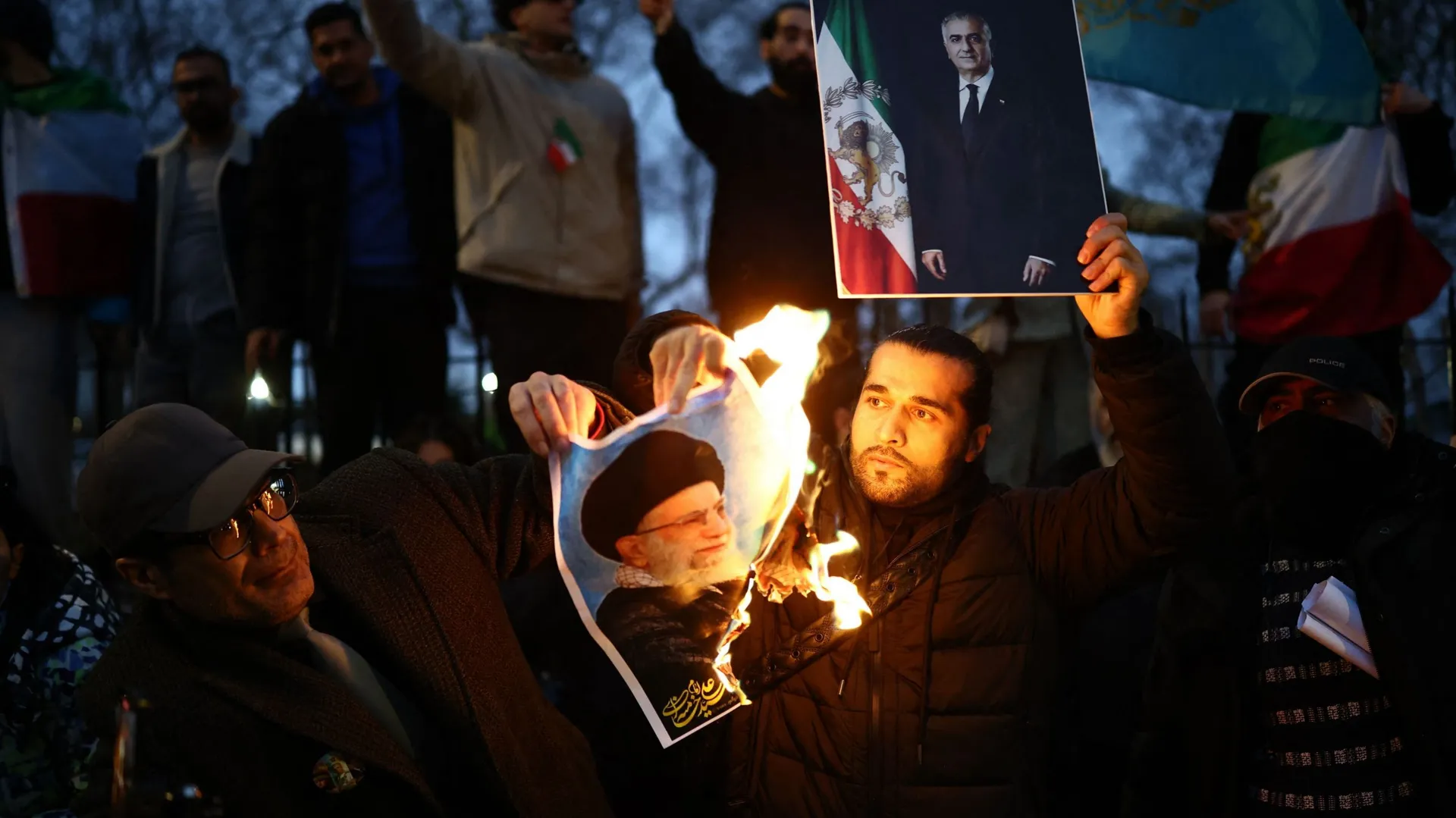 Iran : la répression s'accentue, des milliers de personnes en soutien ...